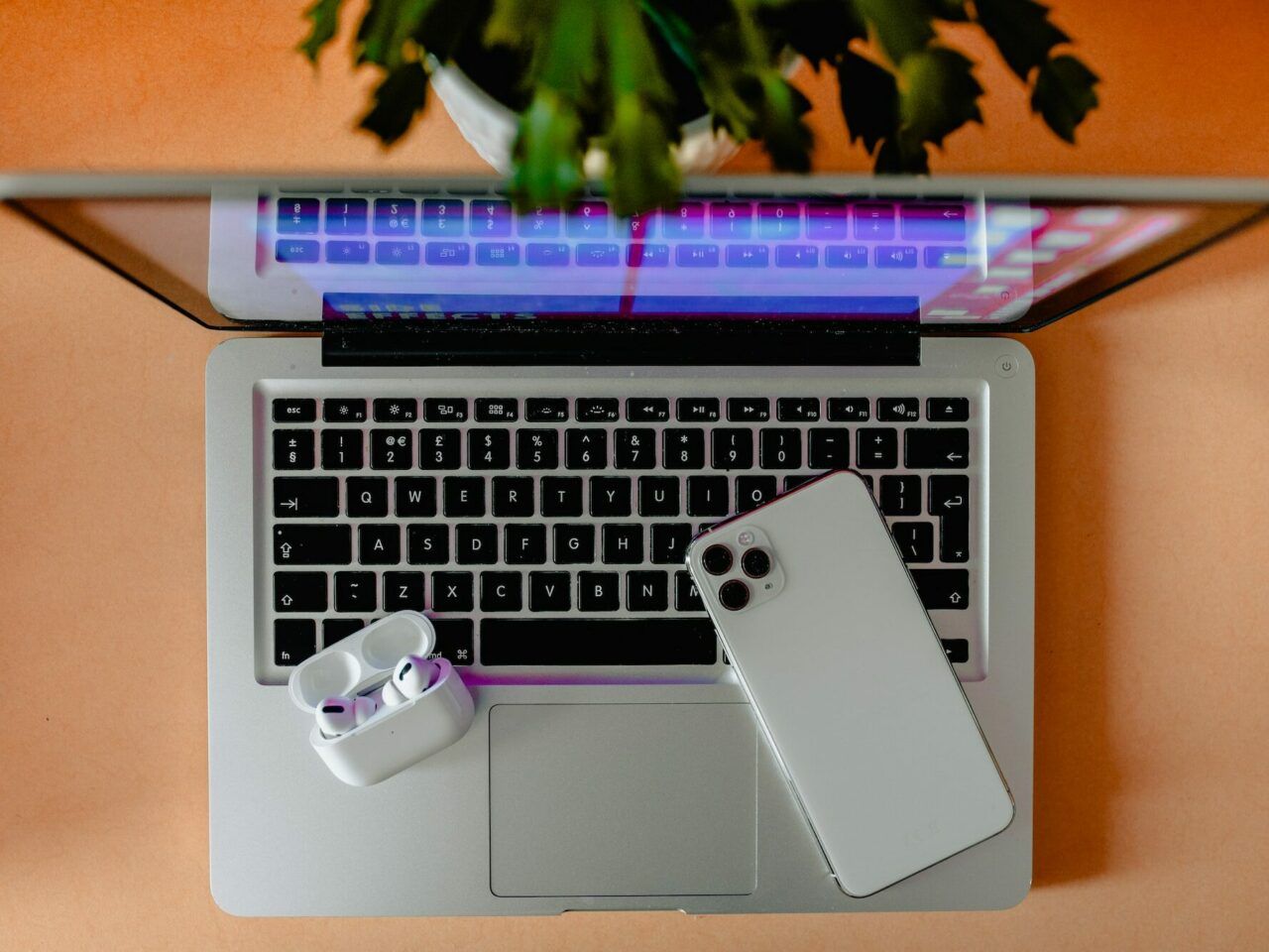 Apple M1 vs M2. Nowy procesor jest wydajniejszy? - Magazyn Ceneo.pl Apple M1 vs M2. Nowy procesor jest wydajniejszy? - Magazyn Ceneo.pl