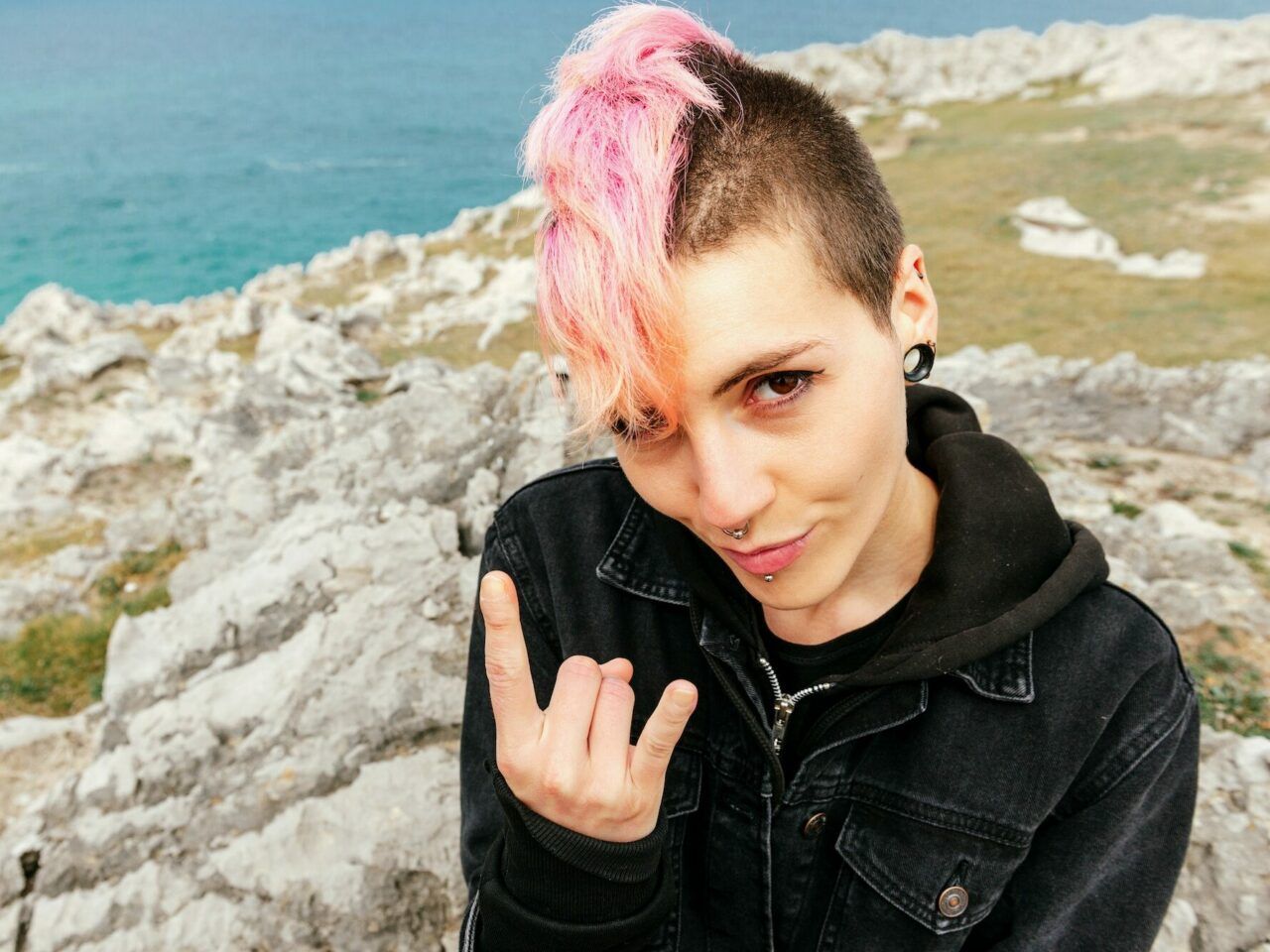 Styl królowej punk rocka: Vivienne Westwood i jej najciekawsze projekty ...