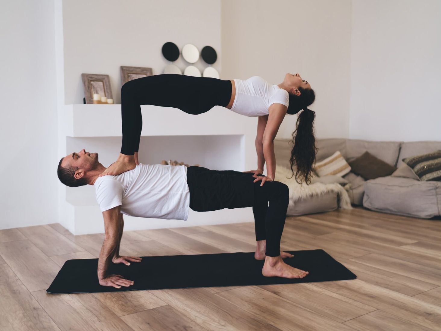 Acro Yoga – oryginalny sposób na ćwiczenia i wzmocnienie relacji - Poza ...