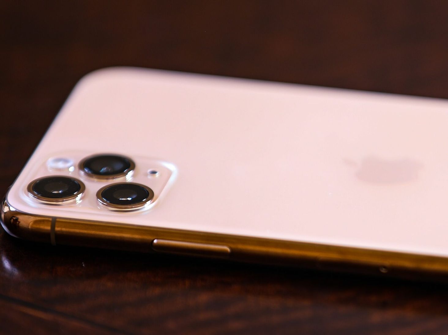 Tani iPhone. Jaki iPhone do 1500 i 2000 zł wybrać? - Magazyn Ceneo.pl