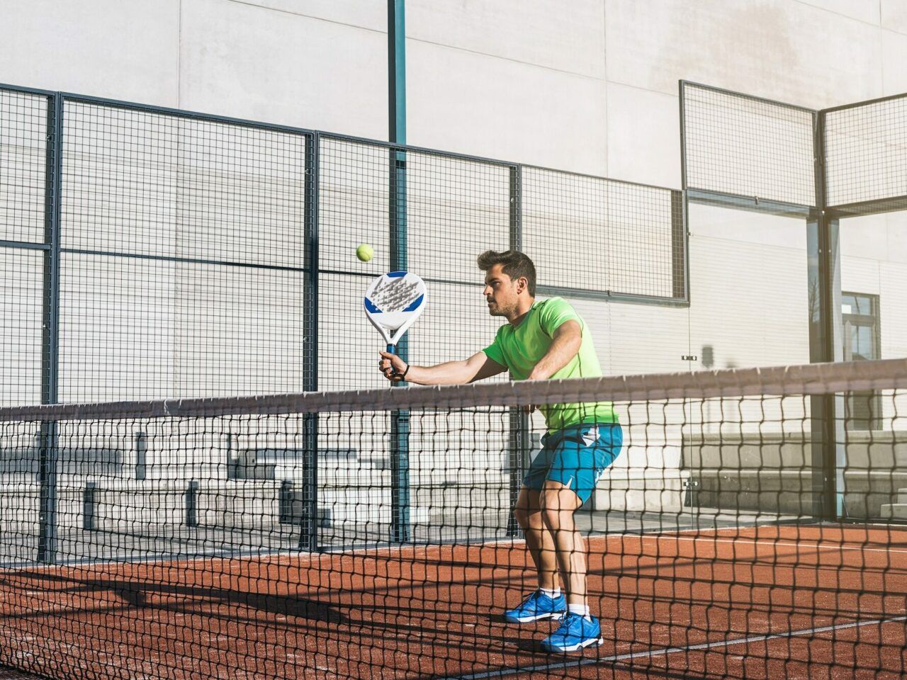 Padel – ciekawa alternatywa dla tenisa i squasha - Poza domem