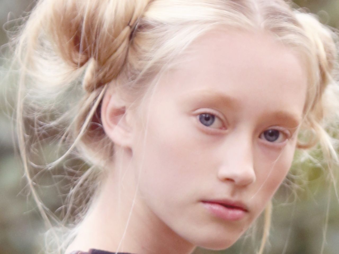 Jak dbać o bladą cerę? Jakie kosmetyki do bladej twarzy? - Magazyn Ceneo.pl