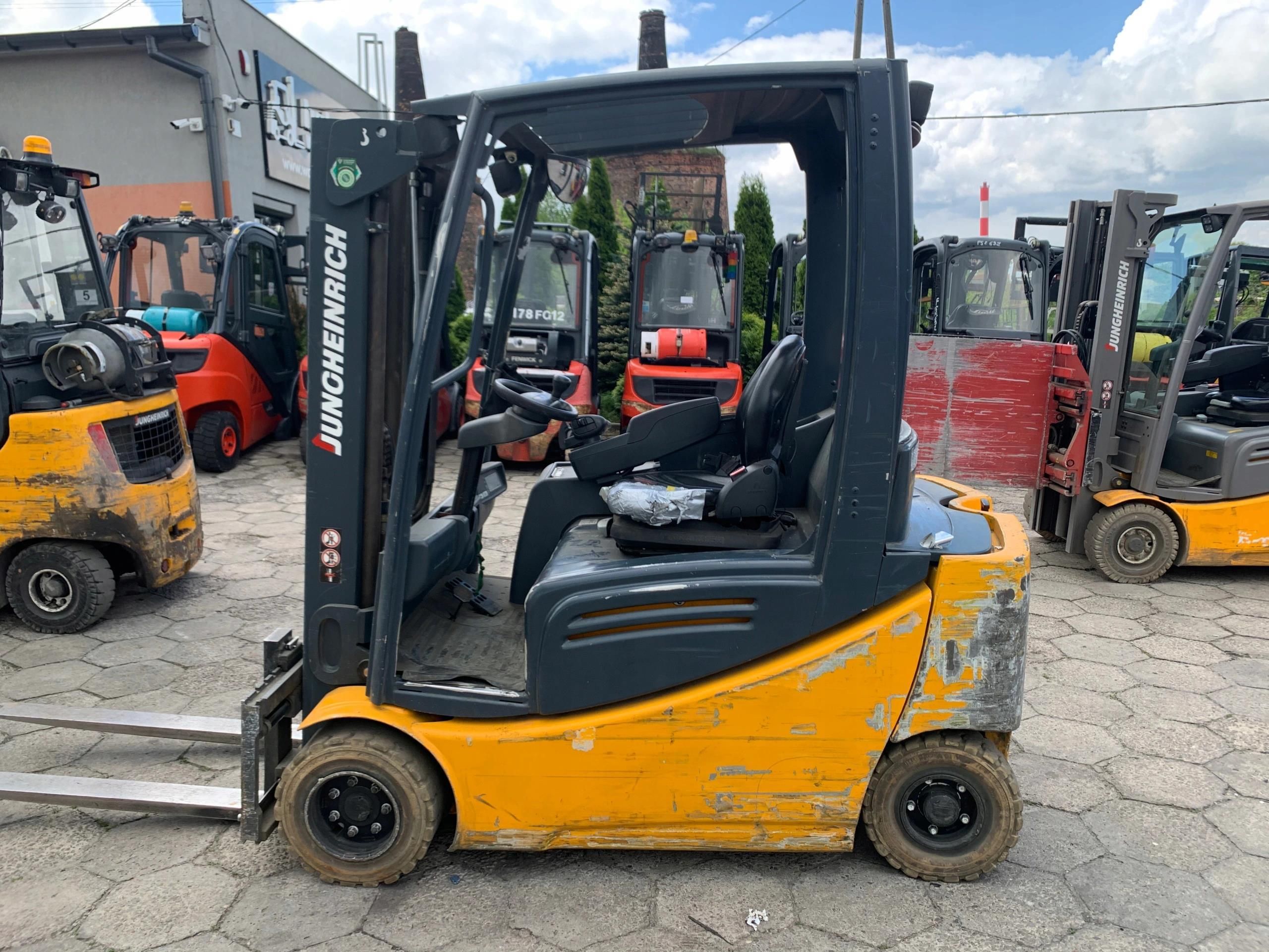 WÓZEK WIDŁOWY JUNGHEINRICH EFG 320 BATERIA 2019 R. - Opinie i ceny na ...