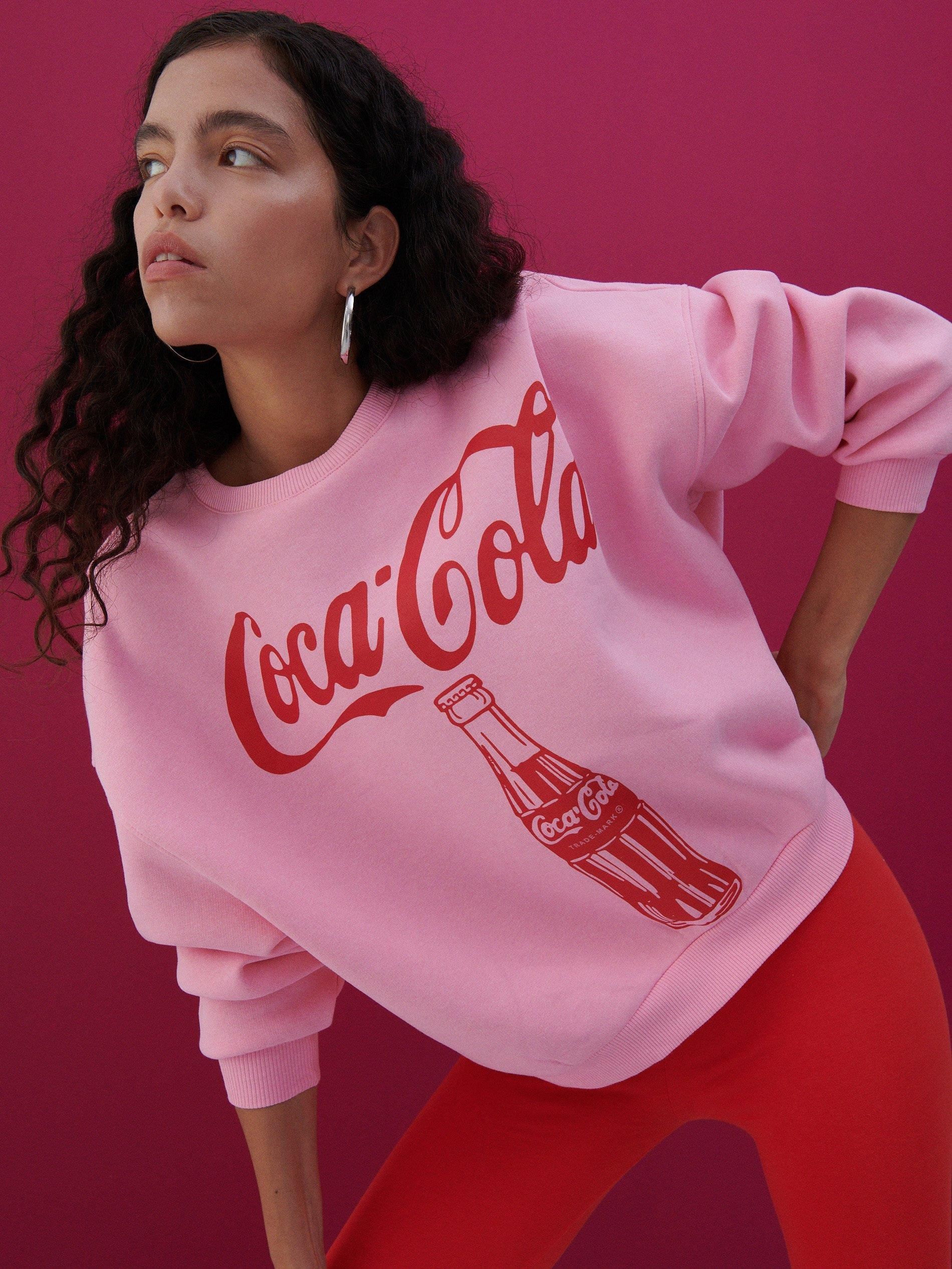 Reserved - Bluza Z Nadrukiem Coca Cola - Różowy - Ceny i opinie - Ceneo.pl