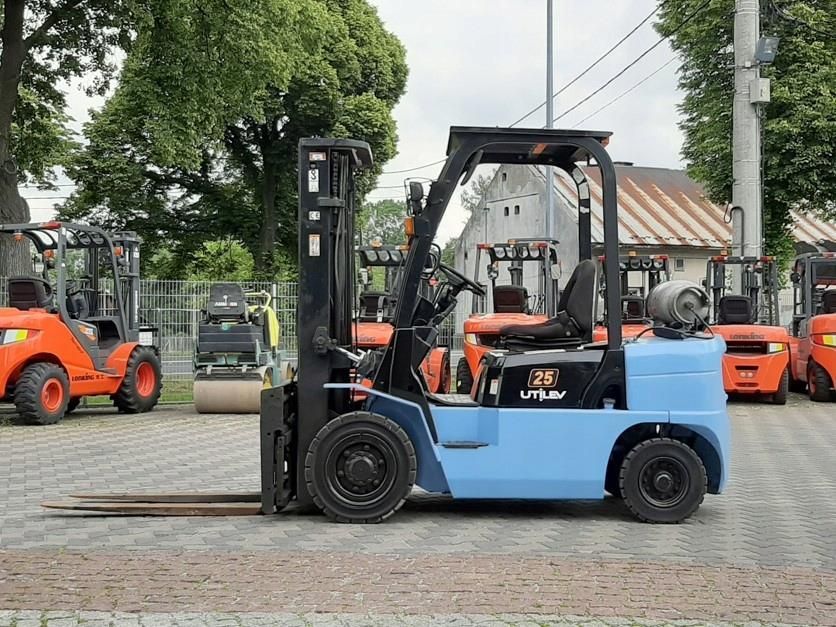 Wózek widłowy Utilev UT25P LPG triplex 4,5 m 2014 - Opinie i ceny na ...