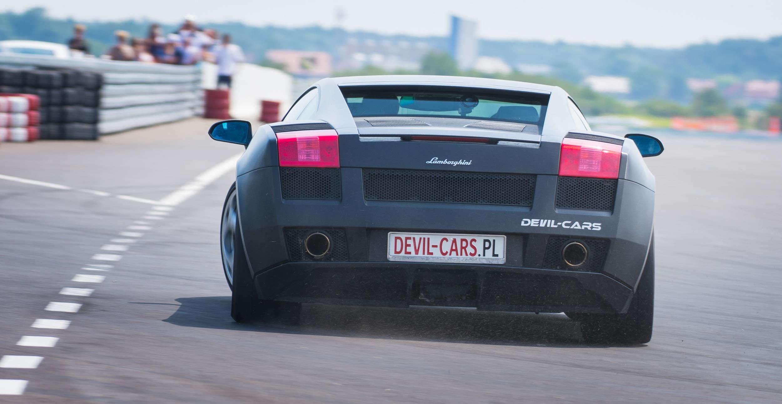 Pojedynek Aston Martin DB9 vs. Lamborghini Gallardo Toruń - Ceny i ...