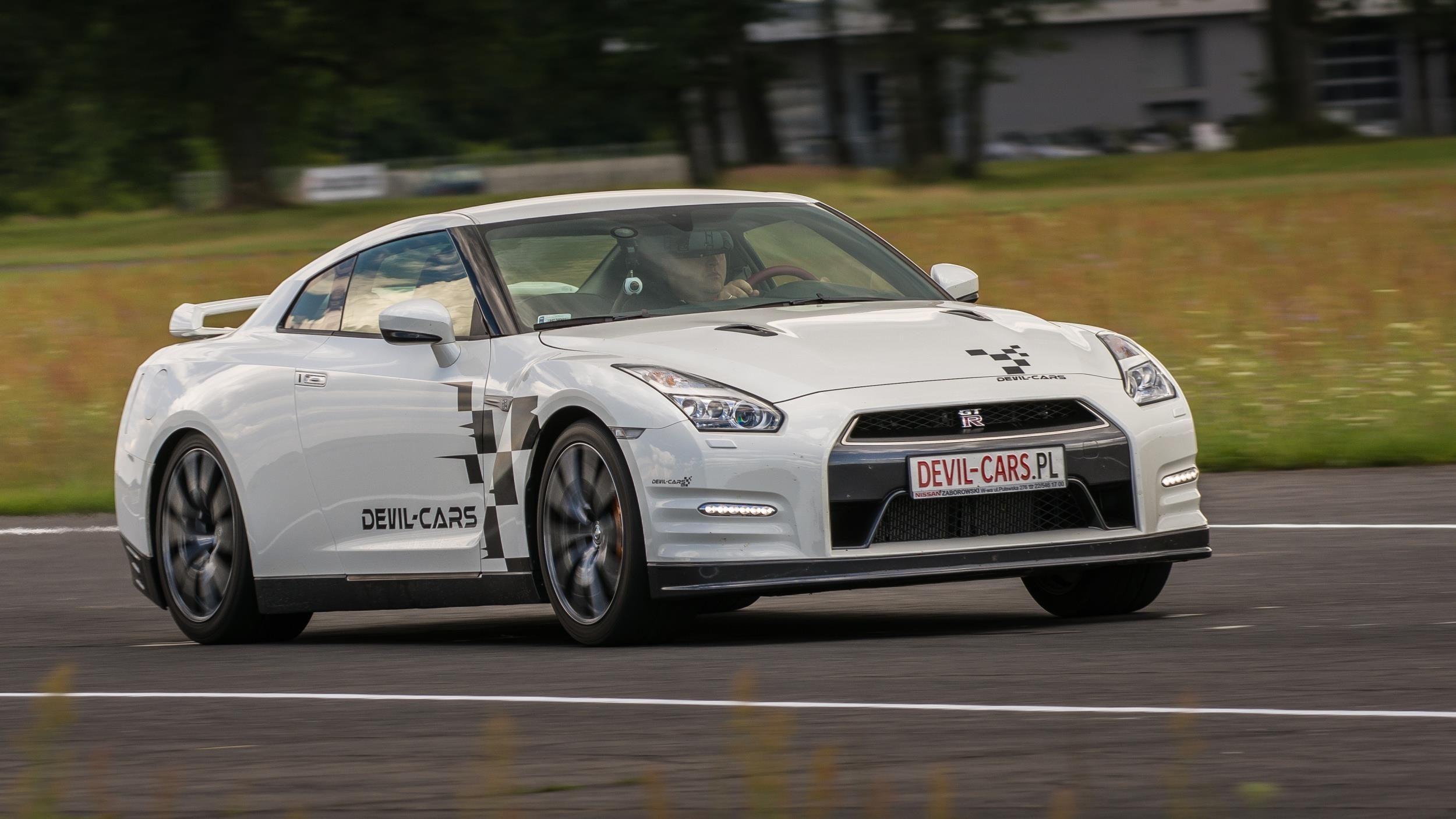 Pojedynek Nissan GTR vs. Audi R8 Radom Jastrząb - Ceny i opinie - Ceneo.pl