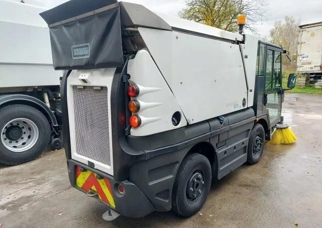 Aebi Schmidt Swingo 200+ / Compact 200 zamiatarka - Opinie i ceny na ...