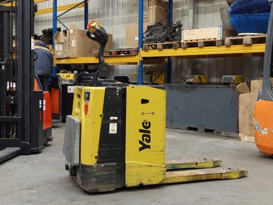 Wózek paletowy unoszący Yale MP20X FBW z podestem - Opinie i ceny na Ceneo.pl