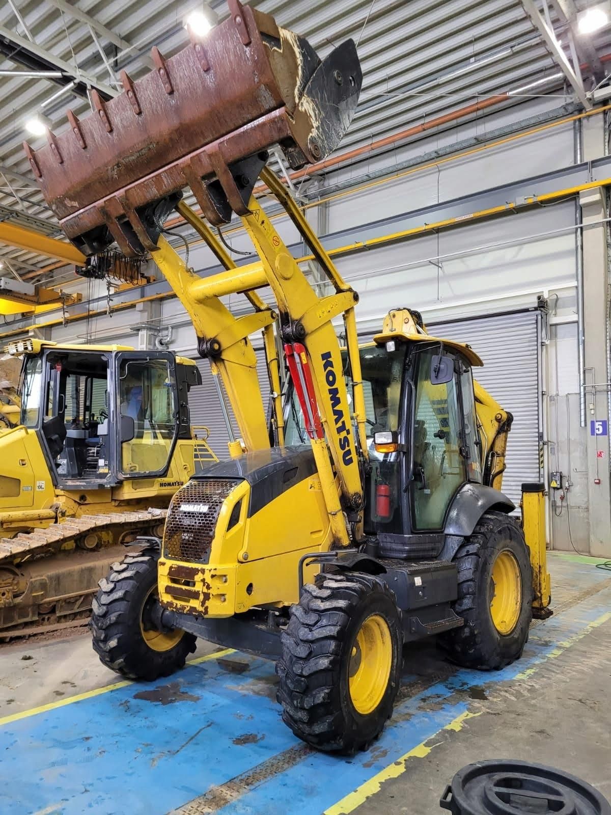 Komatsu WB 93R - Opinie i ceny na Ceneo.pl