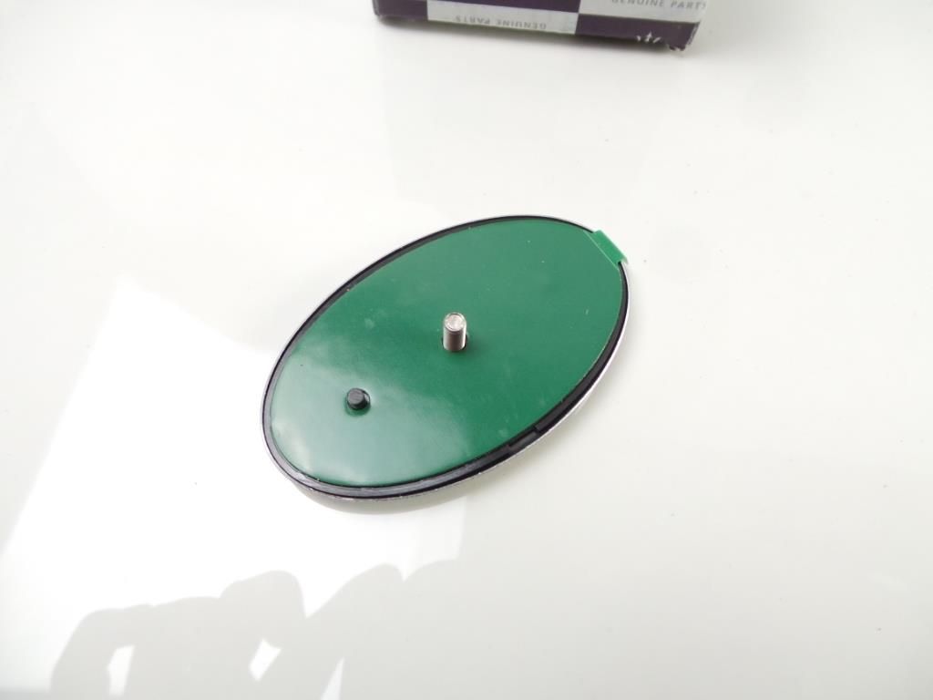 Pokrowiec samochodowy POZOSTAŁE LOGO EMBLEMAT MASKI MASERATI LEVANTE ...