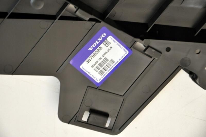 Zderzak do kupienia Volvo 30796388 S80 Przedni Prawy Ślizg Zderzaka ...