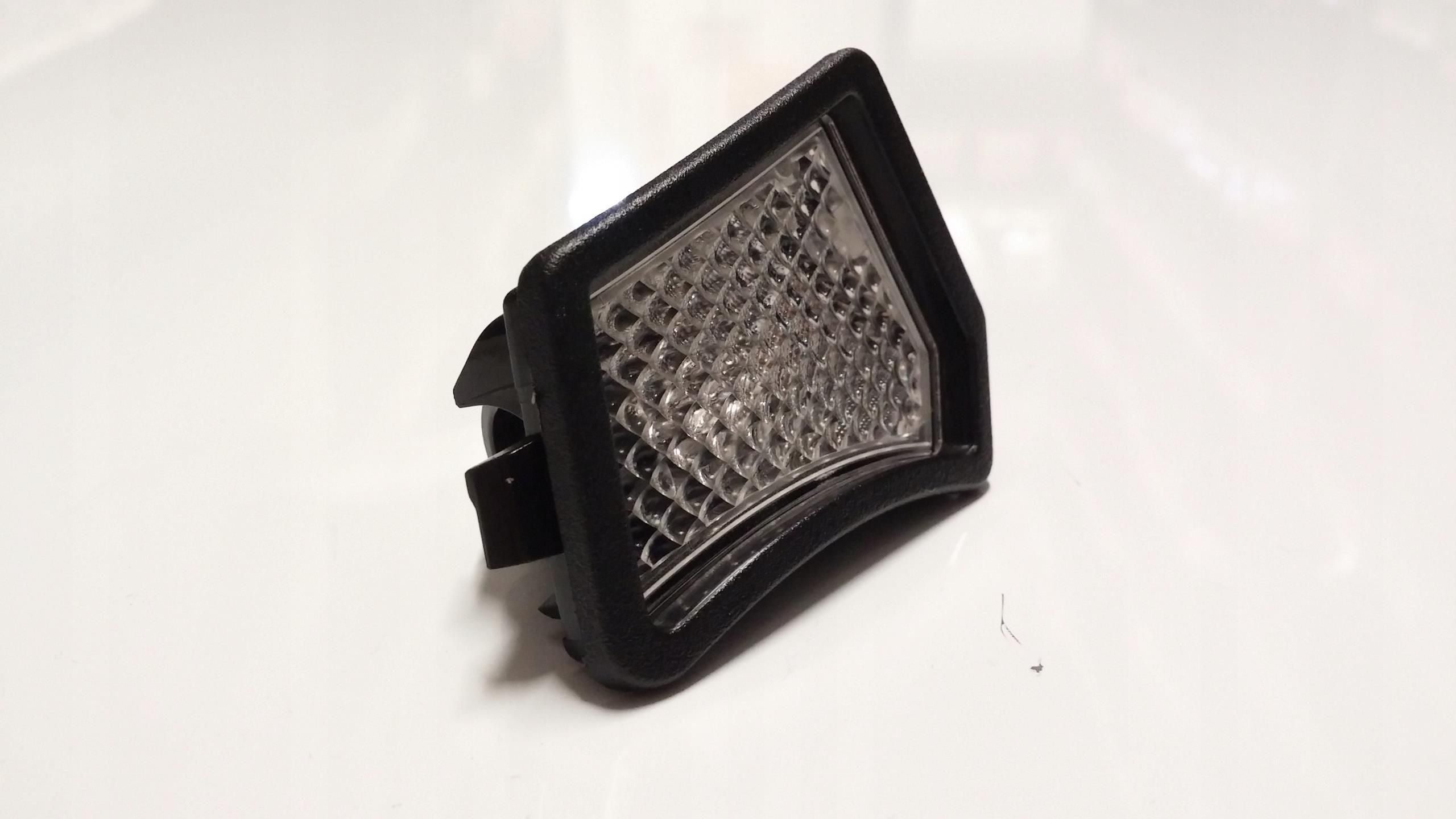 Lampka obrysowa Volvo 31217838 Lampka Dolna Lewego Lusterka 31217838 ...