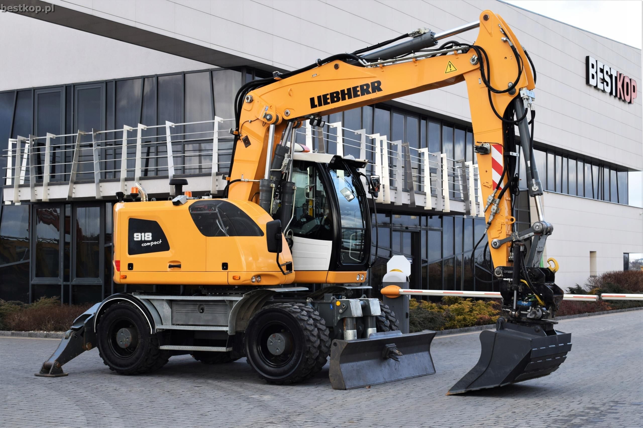 Liebherr A918 Compact , 2014r , 8240h , Centralne, - Opinie i ceny na ...