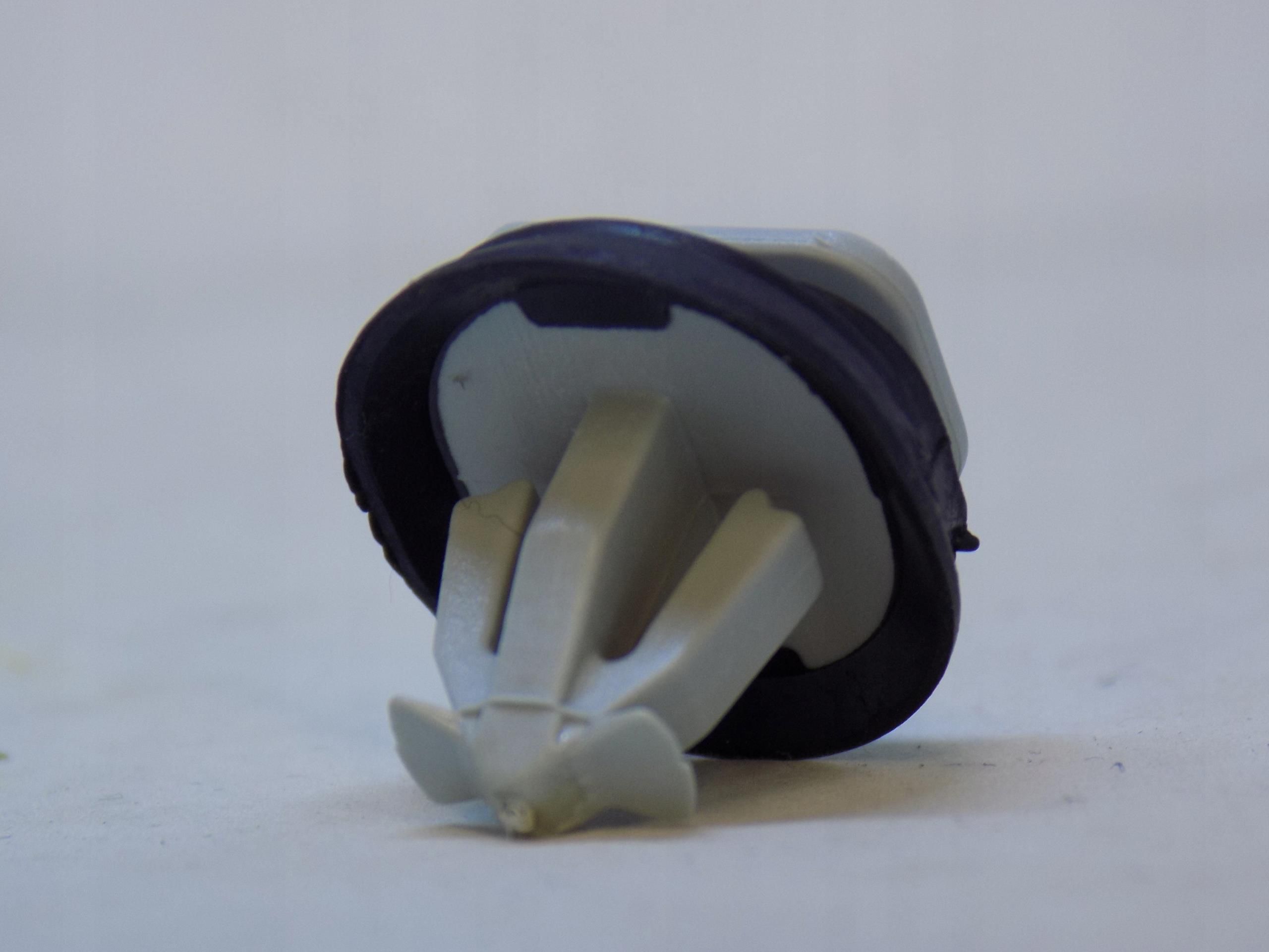 Listwa boczna Iveco Daily Spinki Wciski Mocowania Kołki Listwy 808230N2 ...