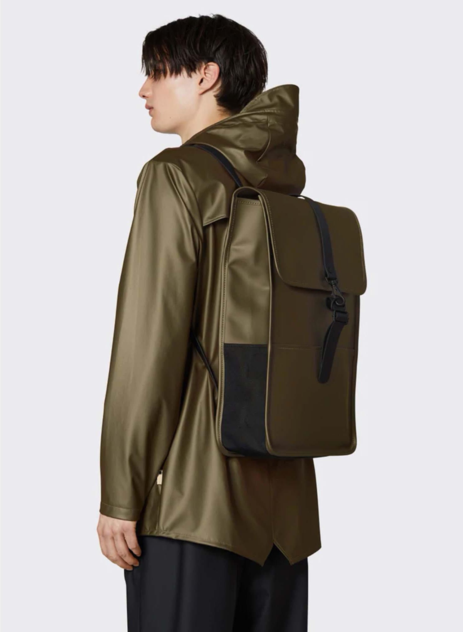 Plecak miejski dzienny Rains Backpack - metallic mist - Ceny i opinie ...