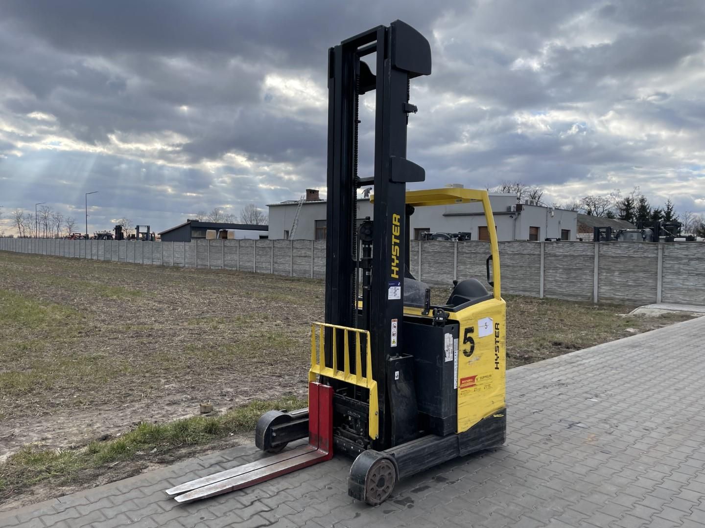 Wózek widłowy Hyster R1.4 TRIPLEX 8,25M 2017 rok - Opinie i ceny na ...