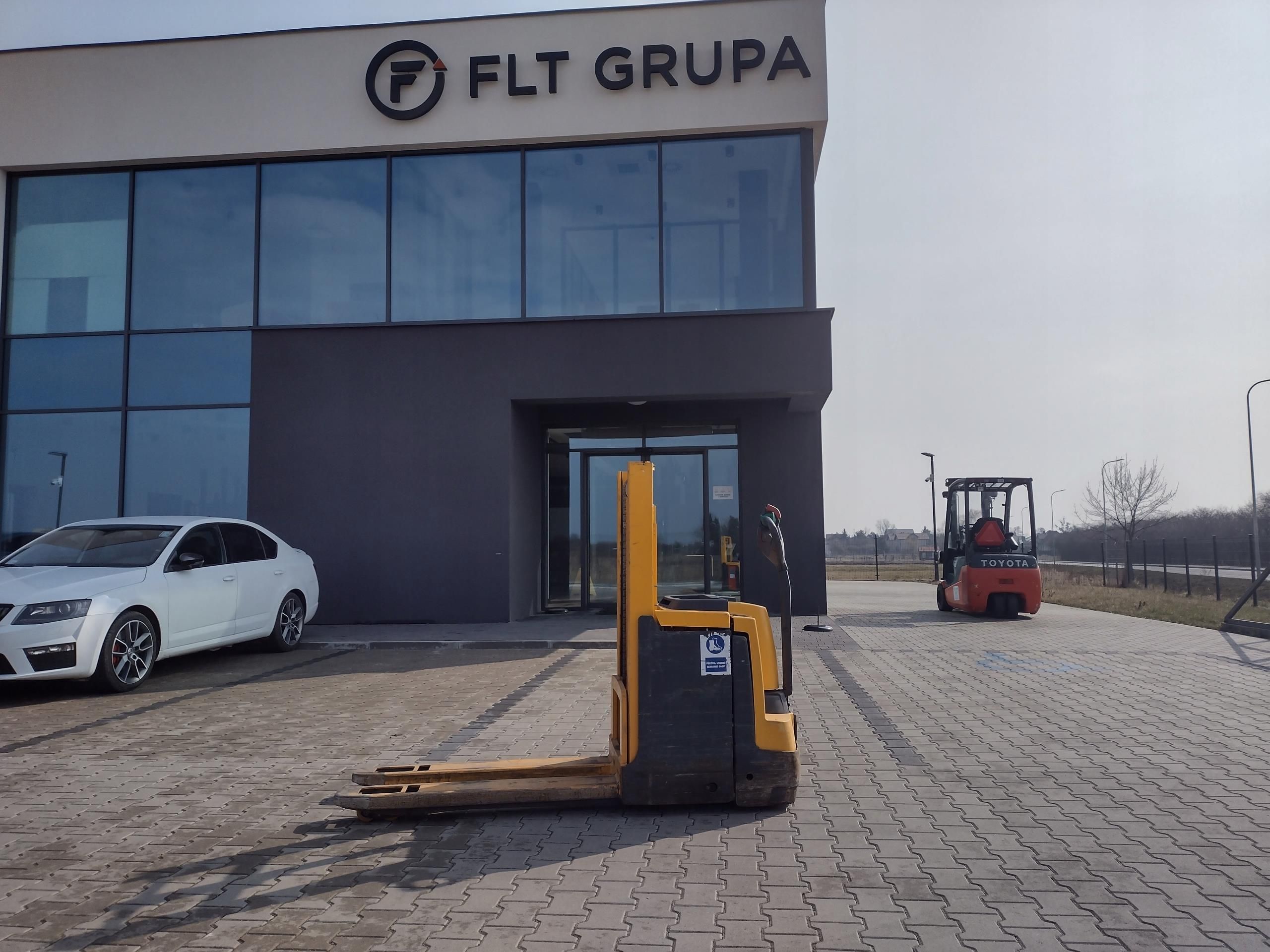 Wózek podnośnikowy Jungheinrich EJD 220 - Opinie i ceny na Ceneo.pl