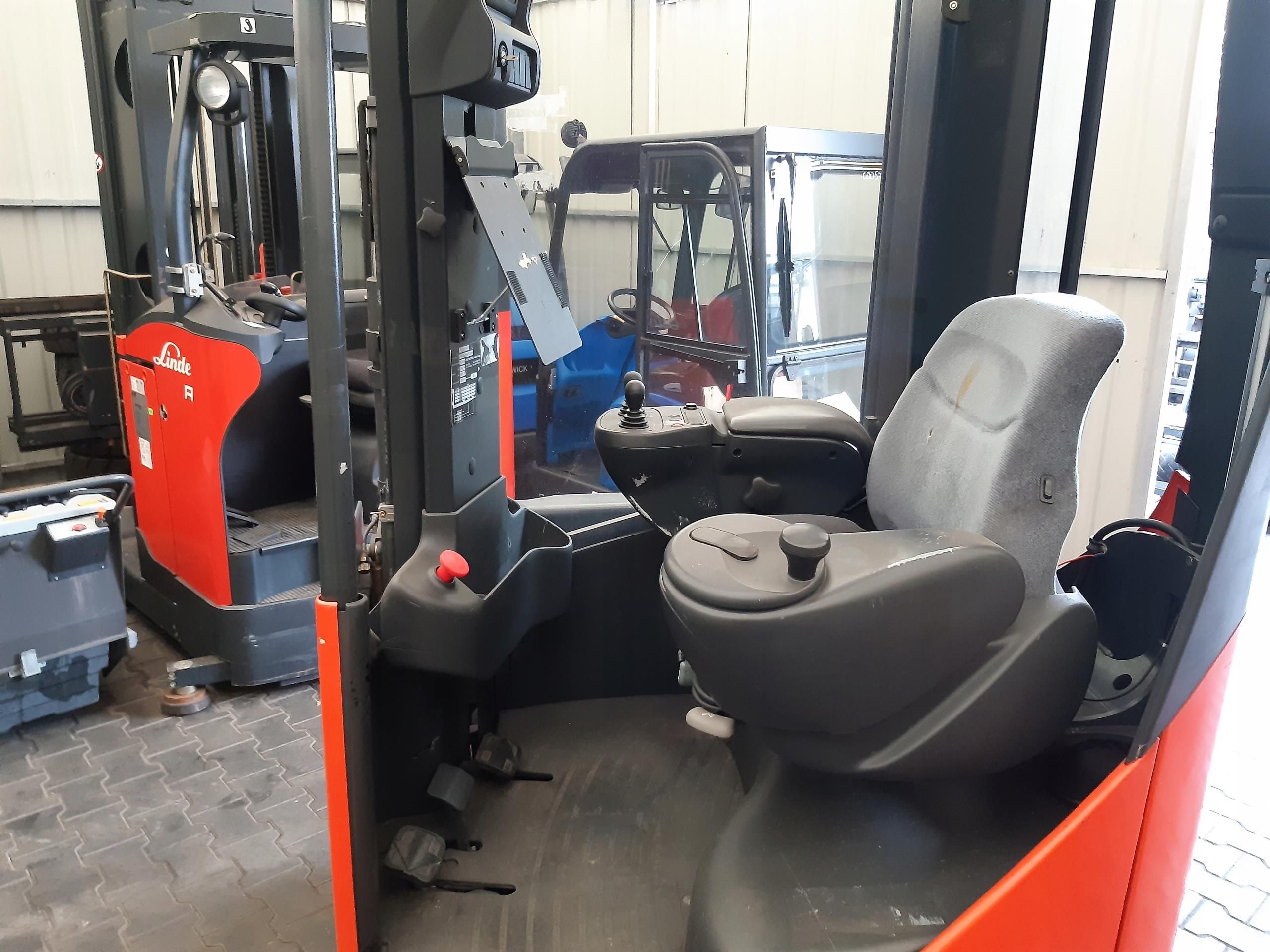 WÓZEK WIDŁOWY REACH TRUCK LINDE R14X TRIPLEX 6400M - Opinie i ceny na ...