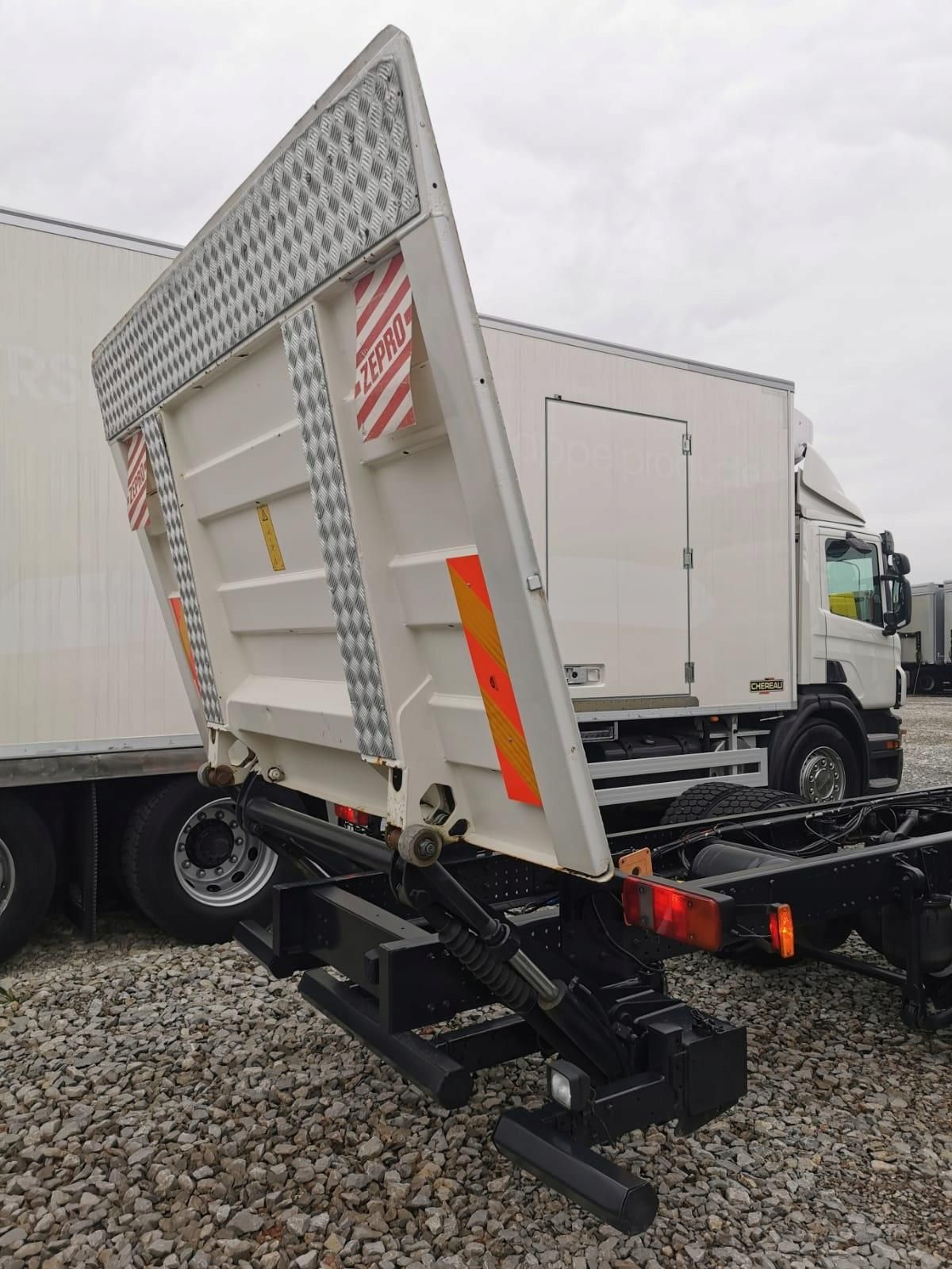 WINDA samochodowa załadowcza ZEPRO 2000kg / Radio - Opinie i ceny na ...