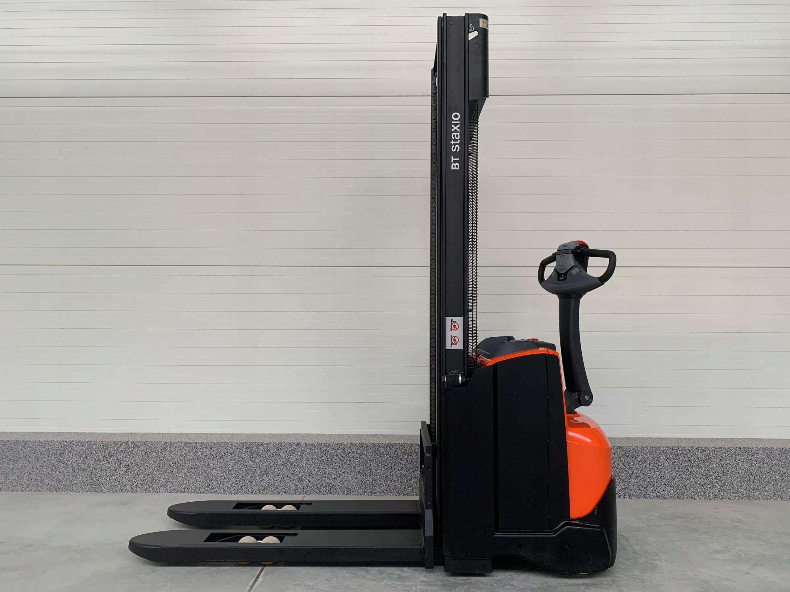 WÓZEK PALETOWY ELEKTRYCZNY TOYOTA SWE120 2022R. - Opinie i ceny na Ceneo.pl