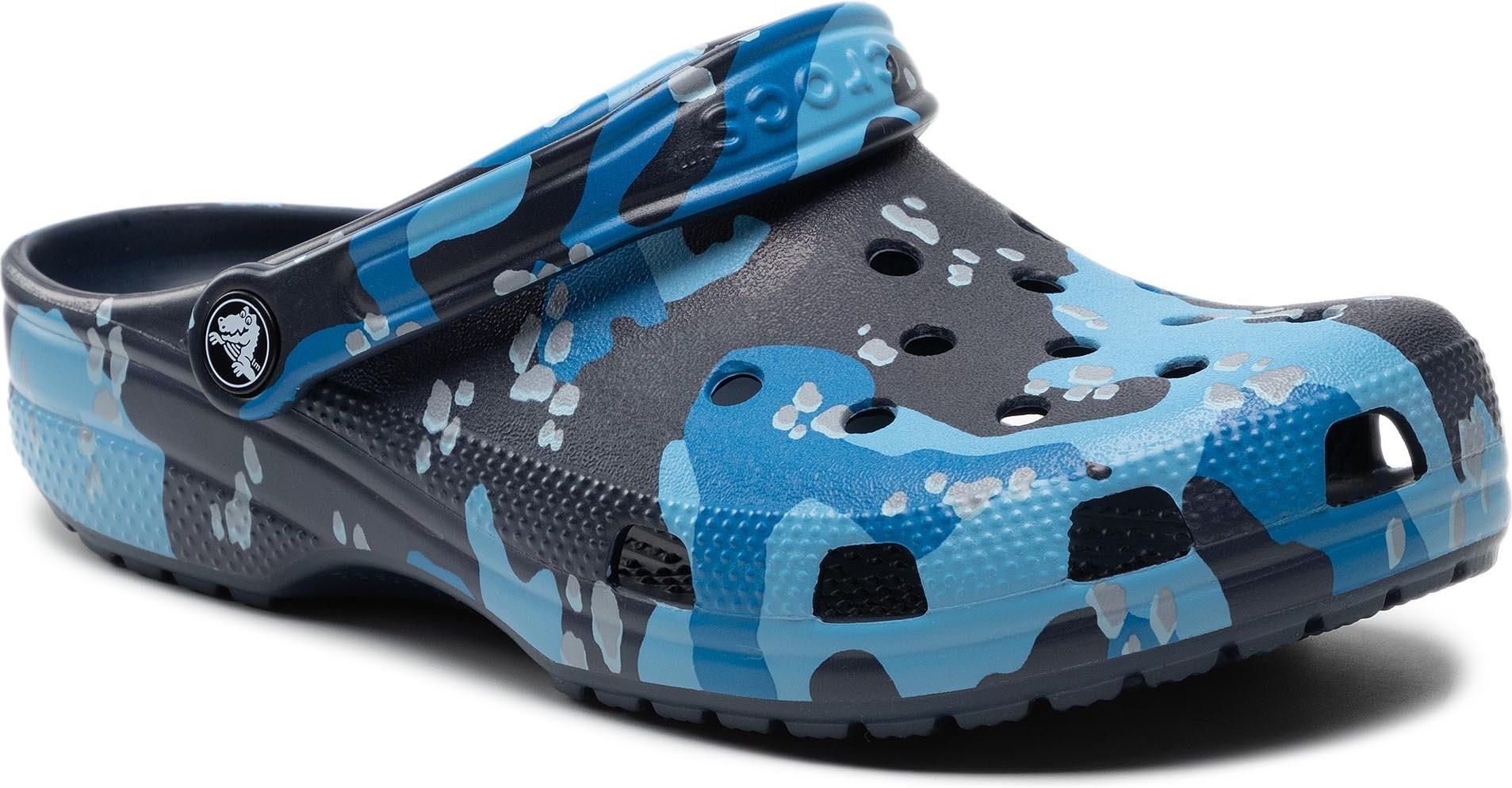 Klapki CROCS - Classic Printed Camo Clog 206454 Navy/Marine - Ceny i ...