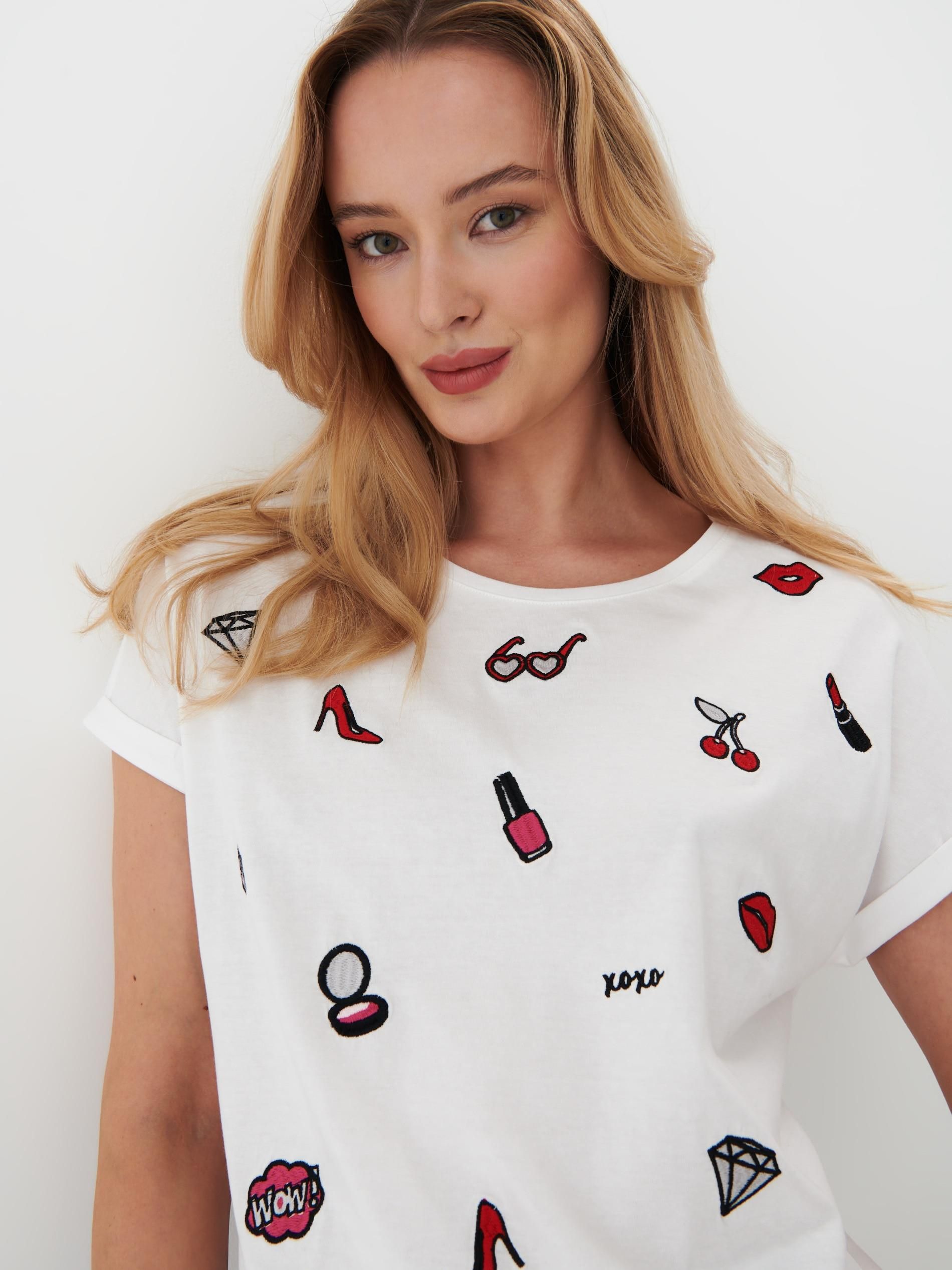 Mohito - Koszulka z haftem - Biały - Ceny i opinie - Ceneo.pl