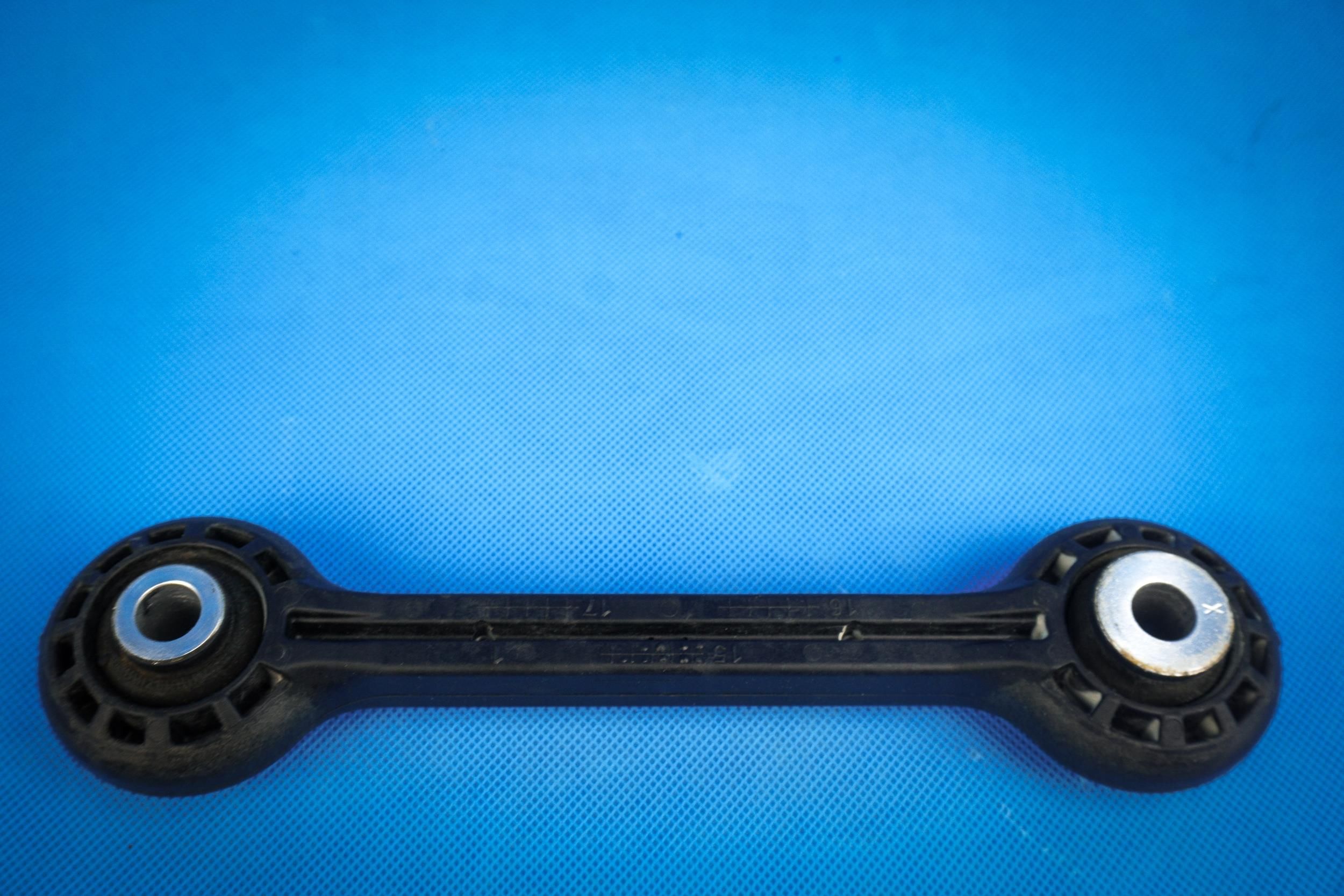 Łącznik stabilizatora Audi Oe Łącznik Stabilizatora A4 A5 A6 A7 ...