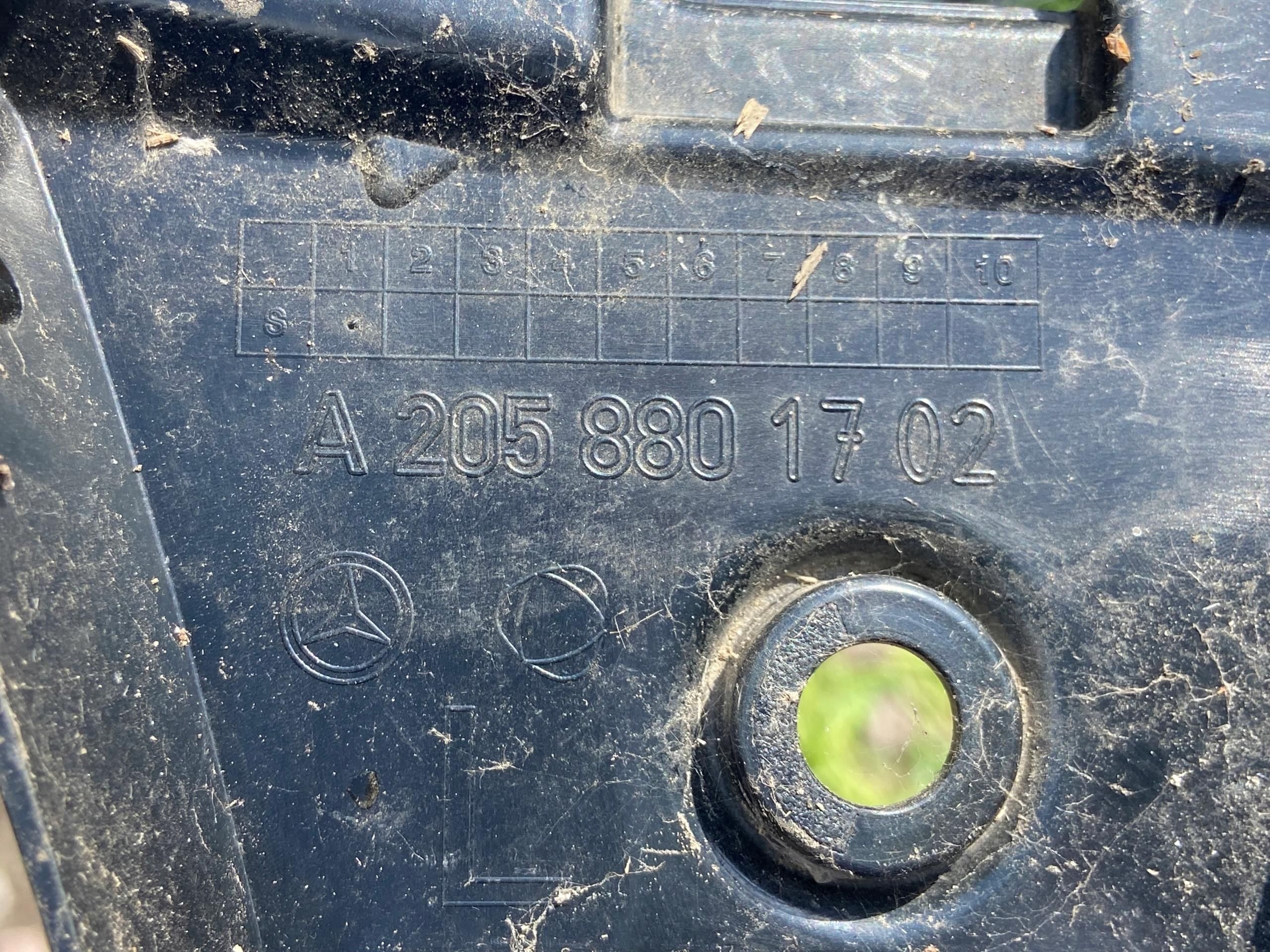 Mercedes Benz Oe 2058801702 Ślizg Zderzaka Lewy Tył Mercedes W205 ...