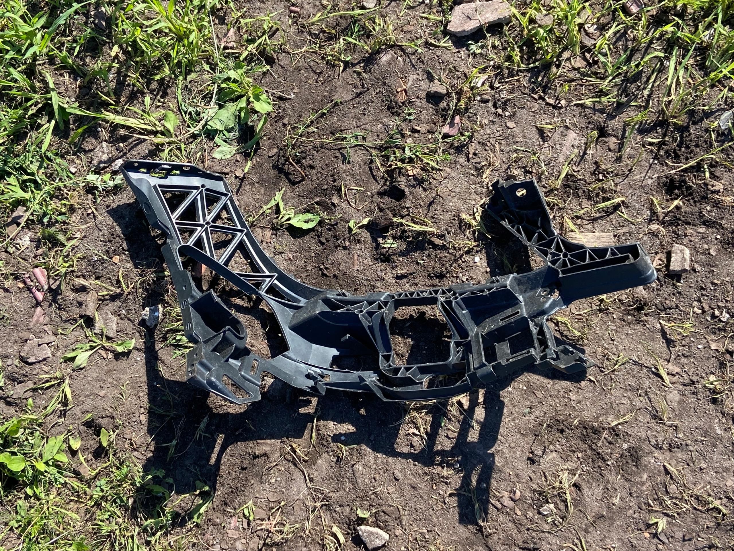 Mercedes Benz Oe 2048854165 Ślizg Zderzaka Lewy Przód Mercedes W204 ...