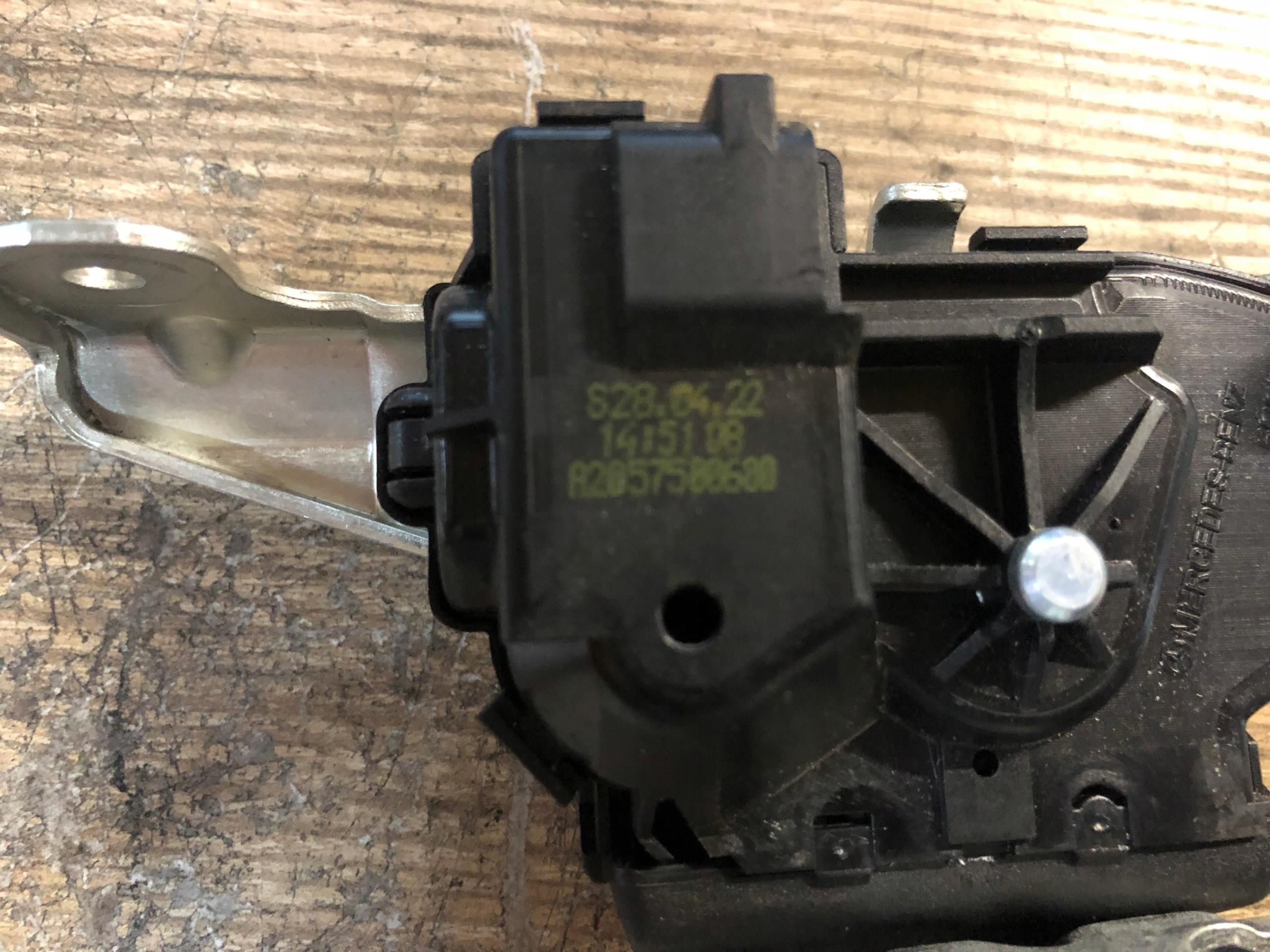 Mercedes Benz Oe Mercedes W205 Coupe Zamek Klapy Tyl 2057500600 ...