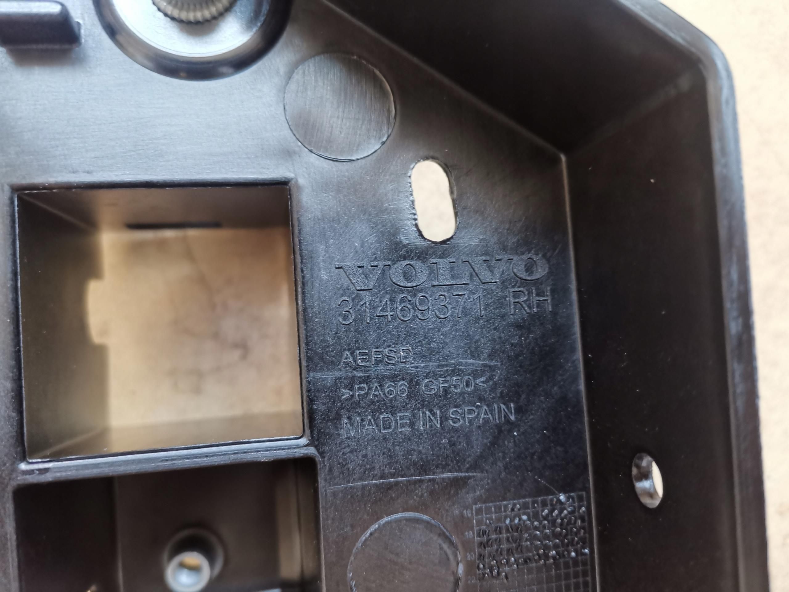 Volvo Oe Volvo Xc40 Mocowanie Pasa Przedniego Lewe Prawe - Opinie i ...