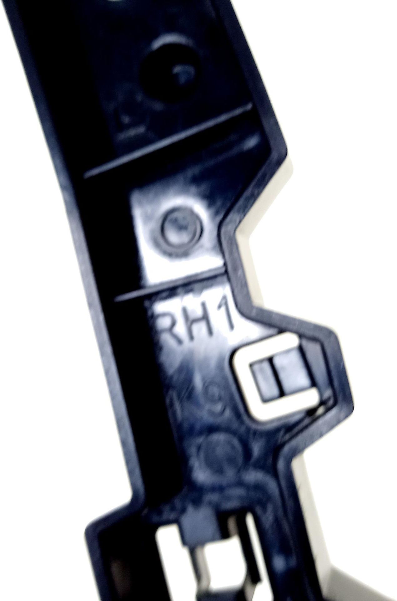 Toyota Oe Su001B0631 9821847180 Uchwyt Przedniego Zderzaka - Opinie i ...