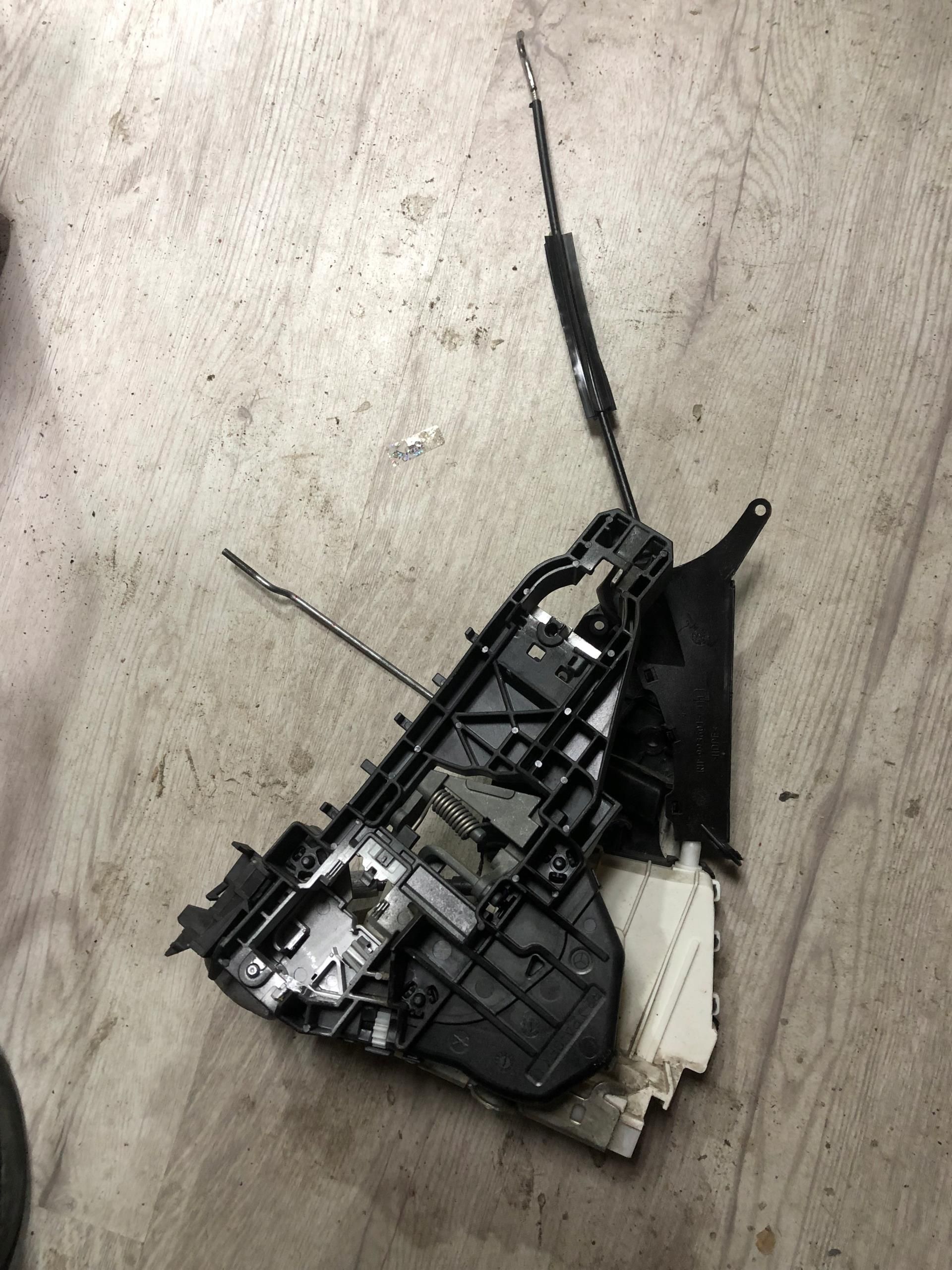 Mercedes Benz Oe Mercedes Zamek Drzwi Prawy Przód 1697202835 - Opinie i ...