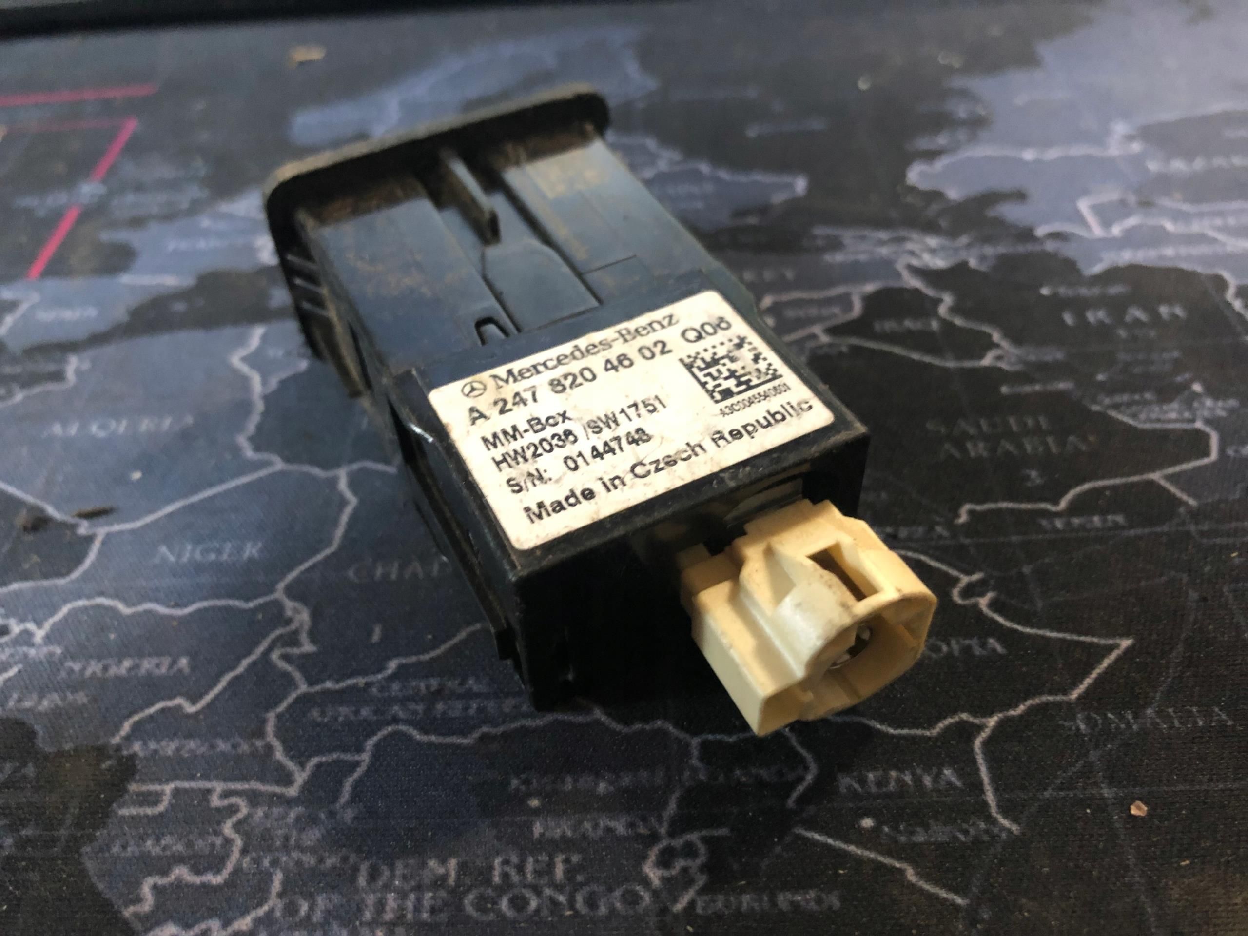 Mercedes Benz Oe Mercedes W247 Gniazdo Usb 2478204602 - Opinie i ceny ...