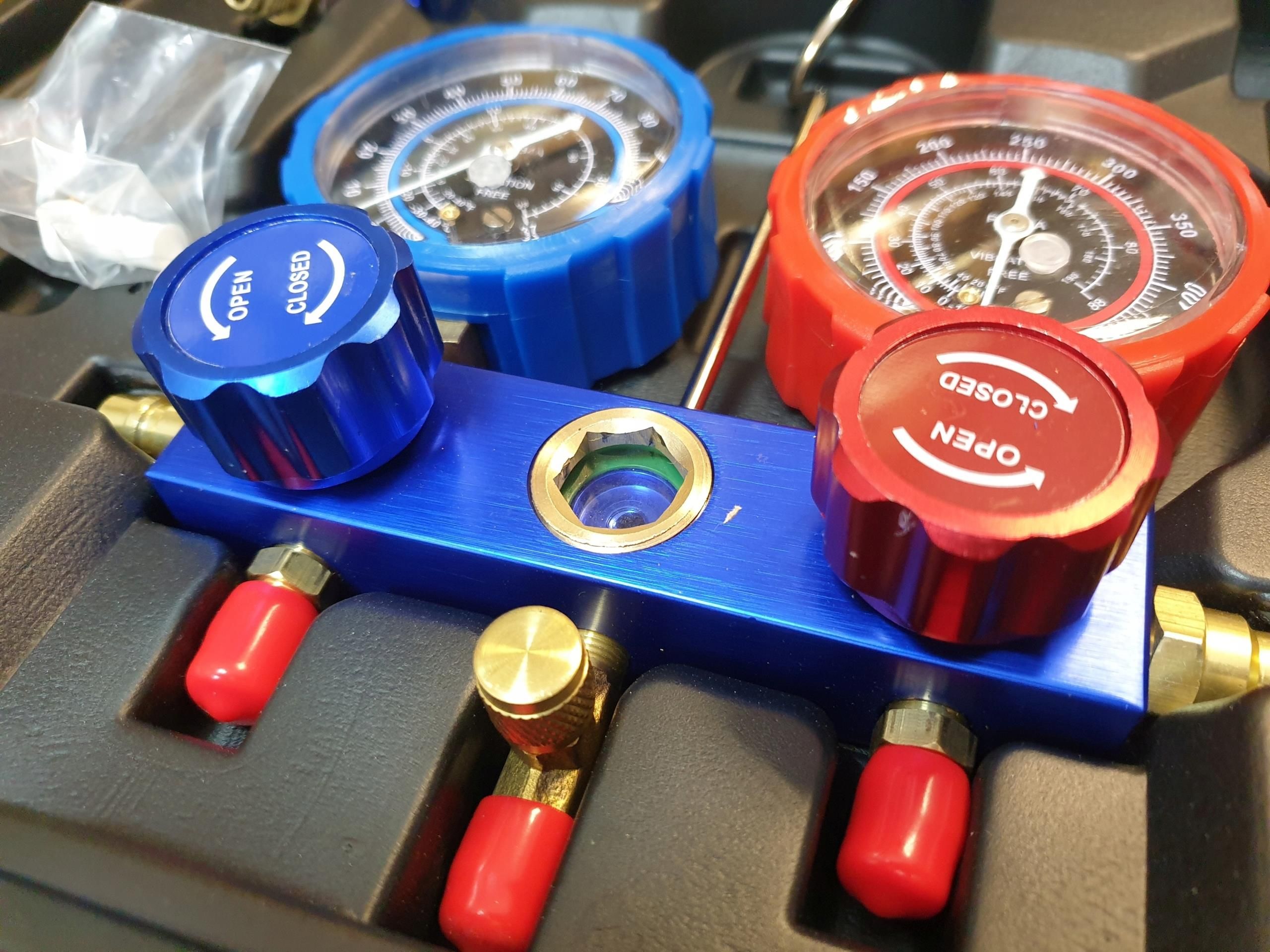 Narzędzia do warsztatu Zestaw Manometry Chłodnicze Walizka Węże 1,5 ...