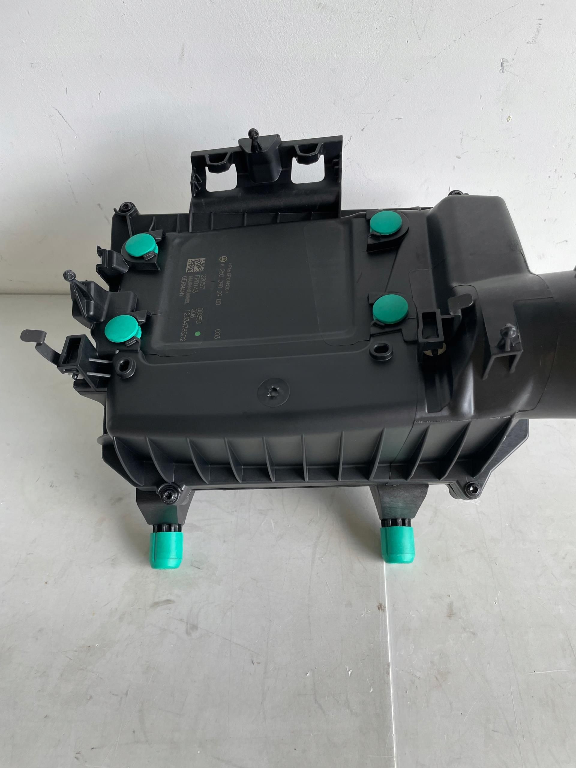 Mercedes-Benz Oe Filtr Powietrza Z Obudową Mercedes Cla W118 ...