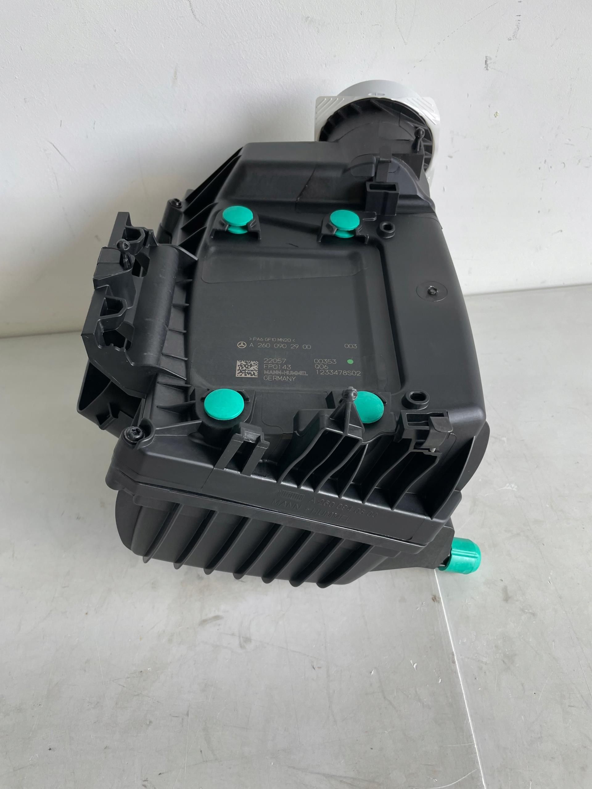 Mercedes-Benz Oe Filtr Powietrza Z Obudową Mercedes Cla W118 ...