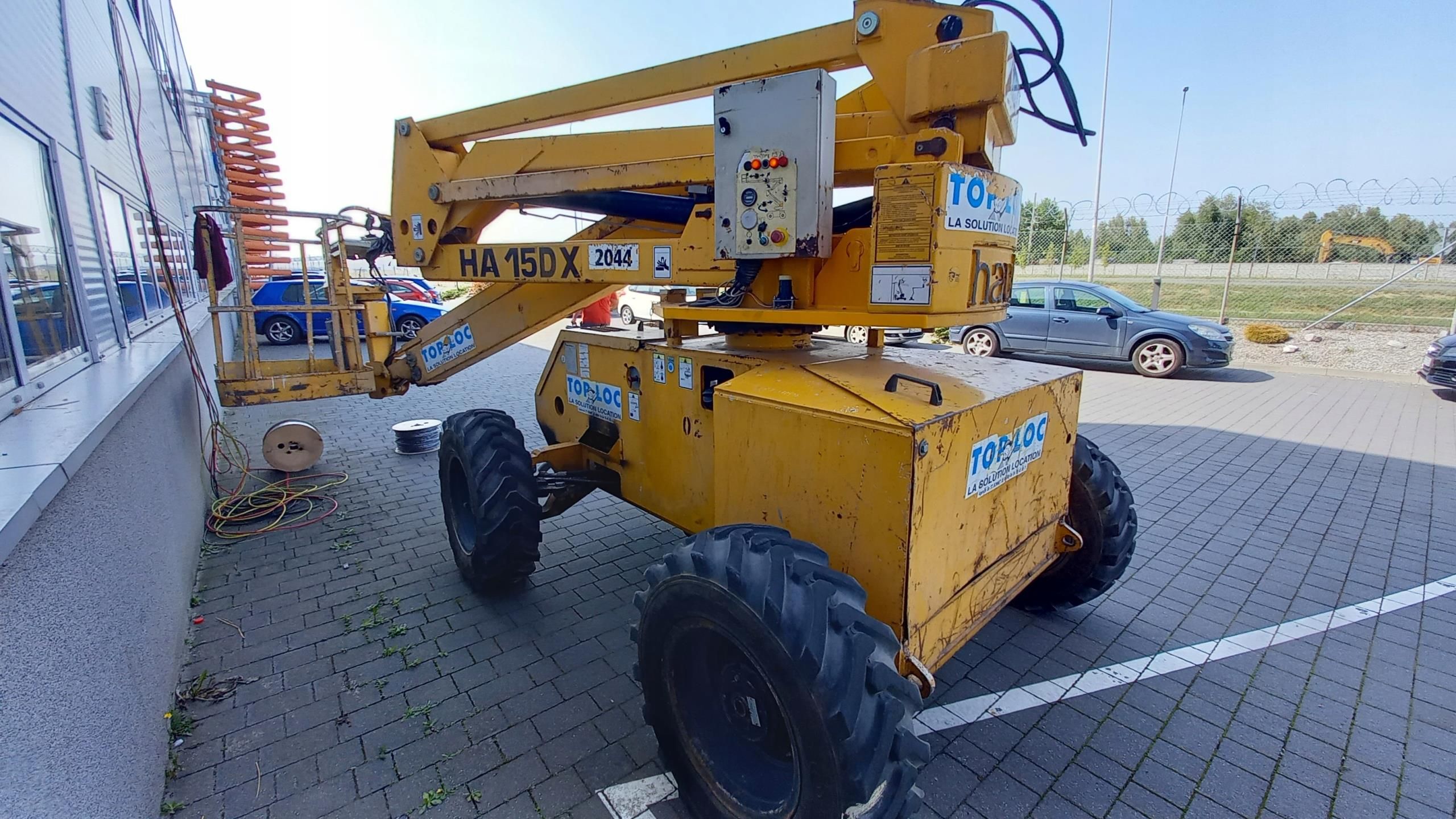 Podnośnik koszowy Haulotte HA15DX - Opinie i ceny na Ceneo.pl