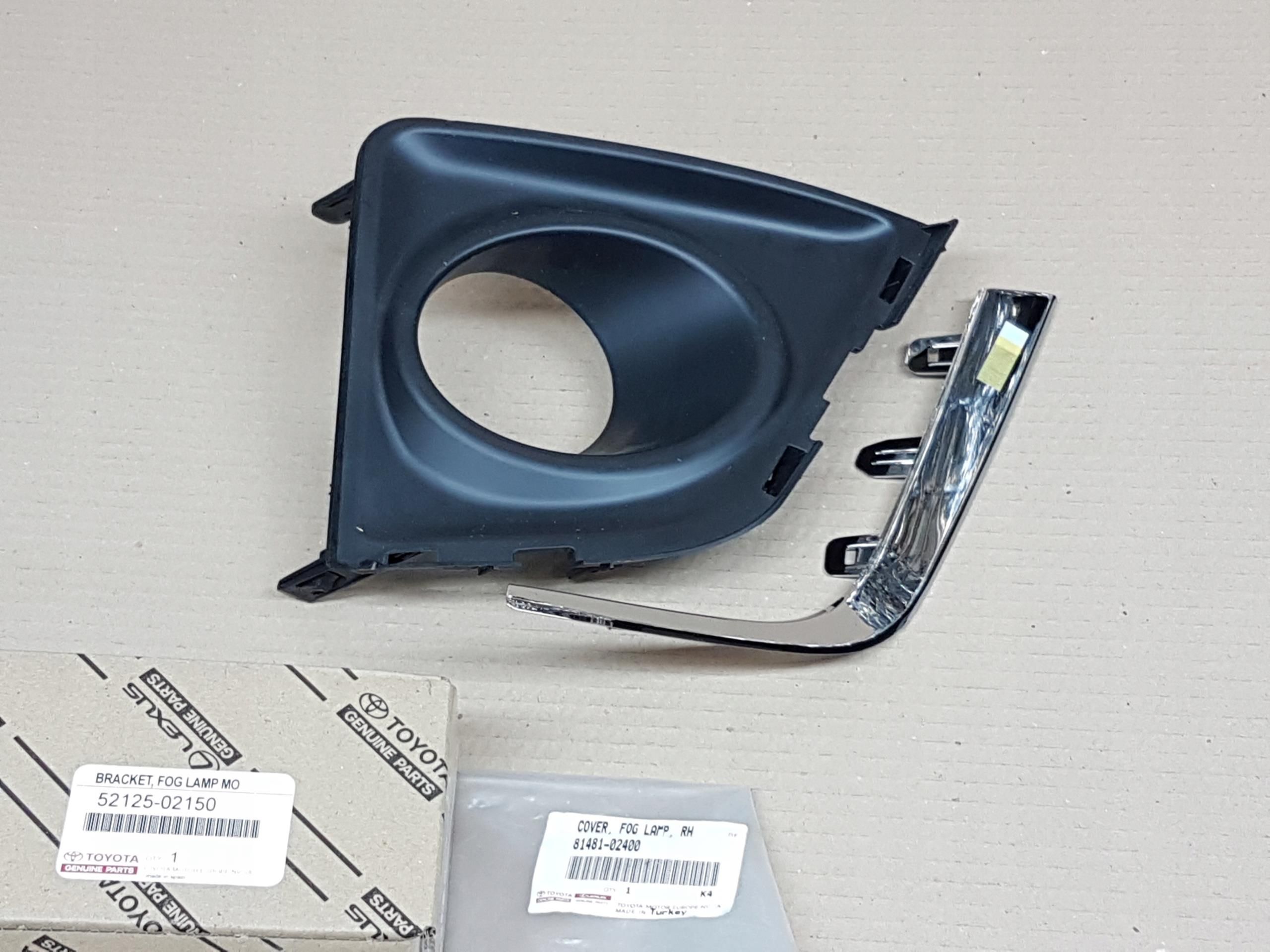 Toyota Oe Corolla E16 13-16 Osłona Chrom Halogen Zderzak 81481-02400 ...