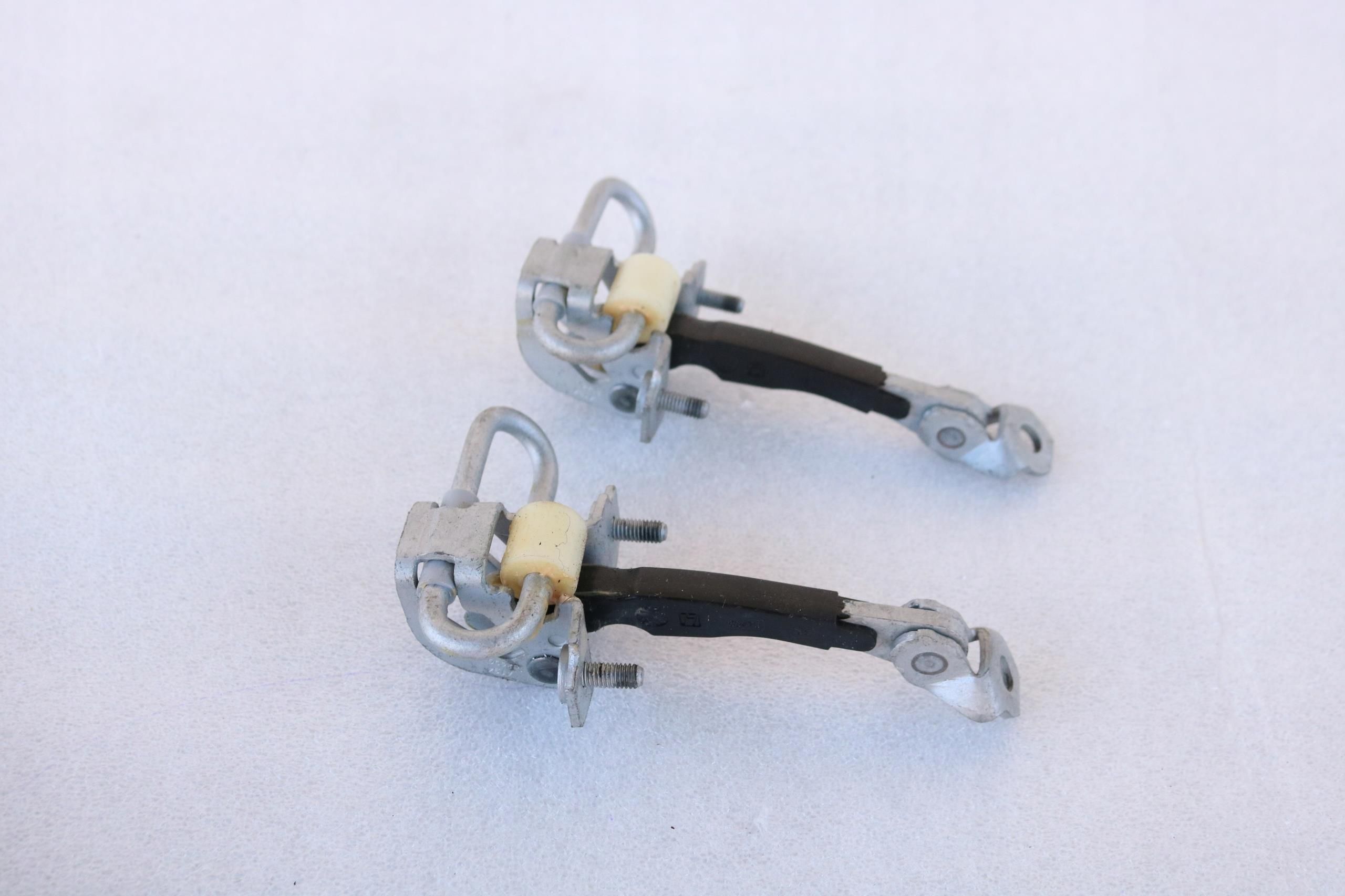 Iveco Oe Daily 14 Ogranicznik Drzwi Prawy Lub Lewy 3800395 - Opinie i ...