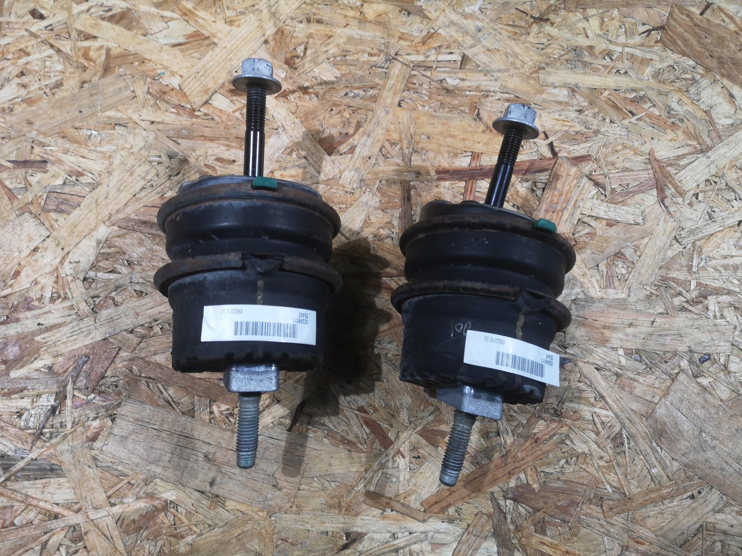 Zawieszenie silnika Chevrolet Oe Poduszka Silnika Camaro Ss V8 20092015 ...