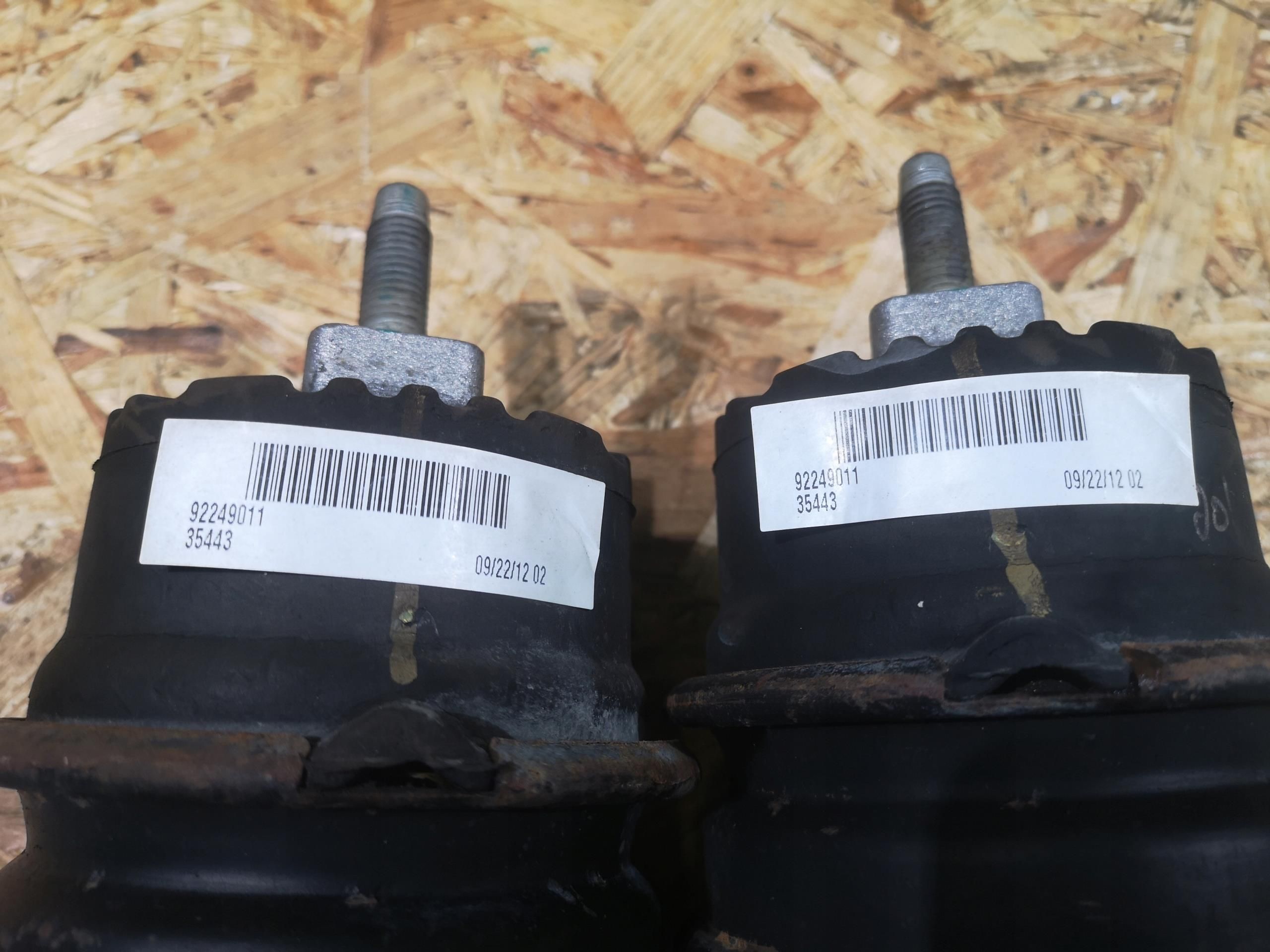 Zawieszenie silnika Chevrolet Oe Poduszka Silnika Camaro Ss V8 20092015 ...