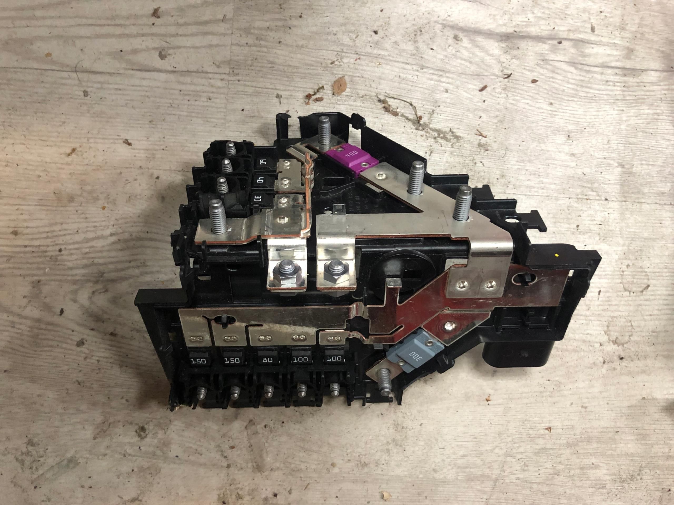 Mercedes Benz Oe Mercedes W213 Skrzynka Bezpieczników 2135403539 ...