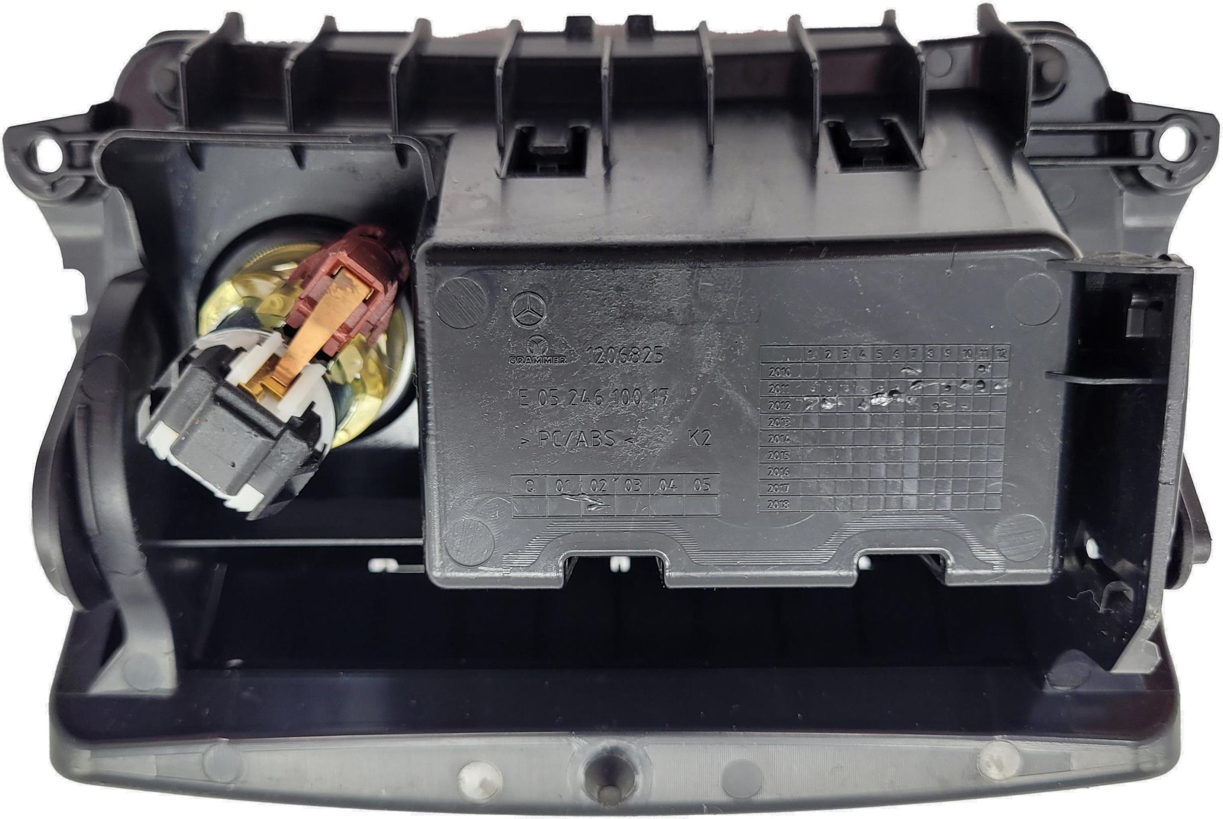 Mercedes Benz Oe Popielniczka Tunel Środkowy Mercedes W242 A 2468100179 ...