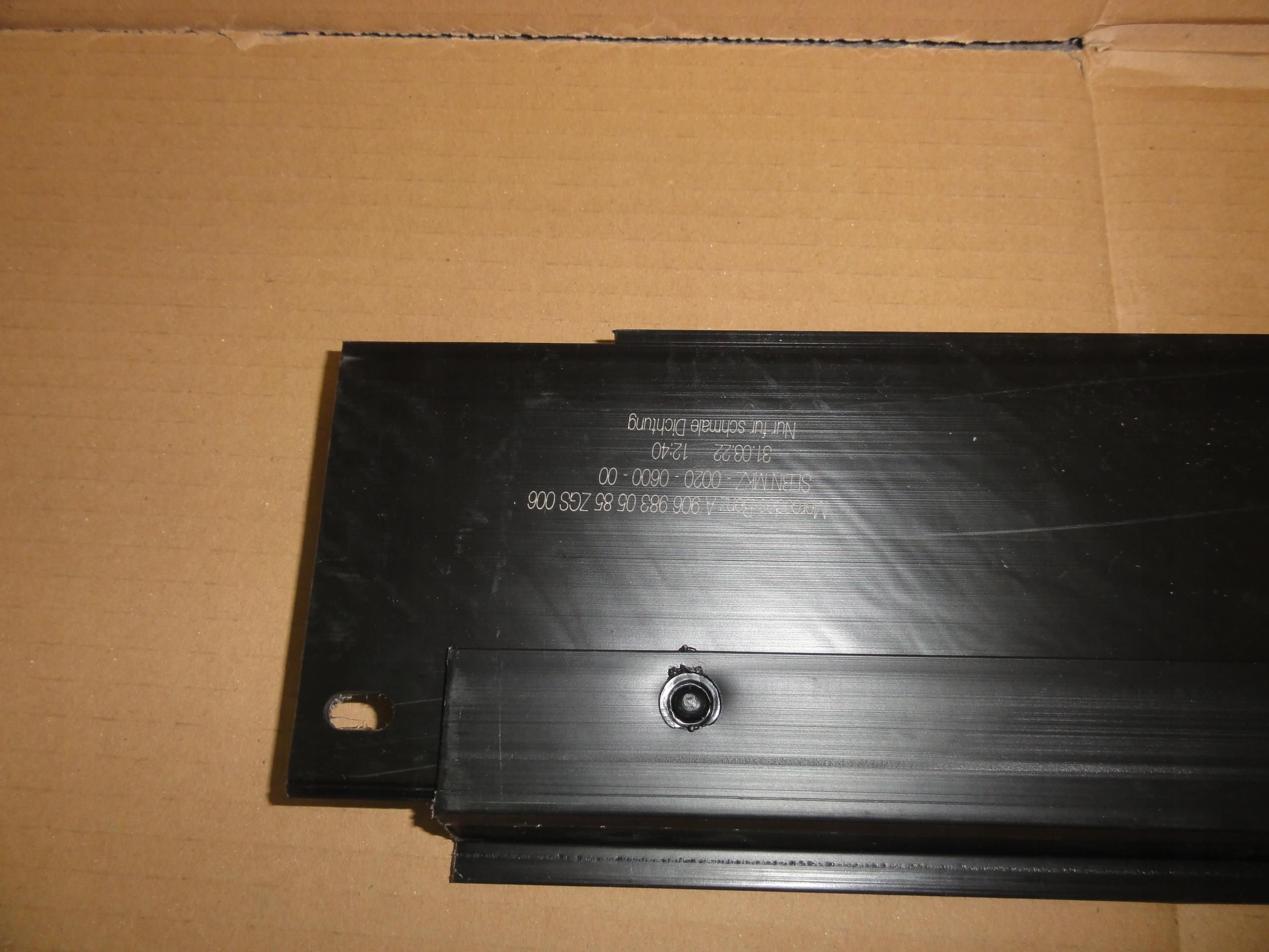 Mercedes Benz Oe Listwa Ślizg Sprinter A9069830585 Zgs006 A9069380585 ...