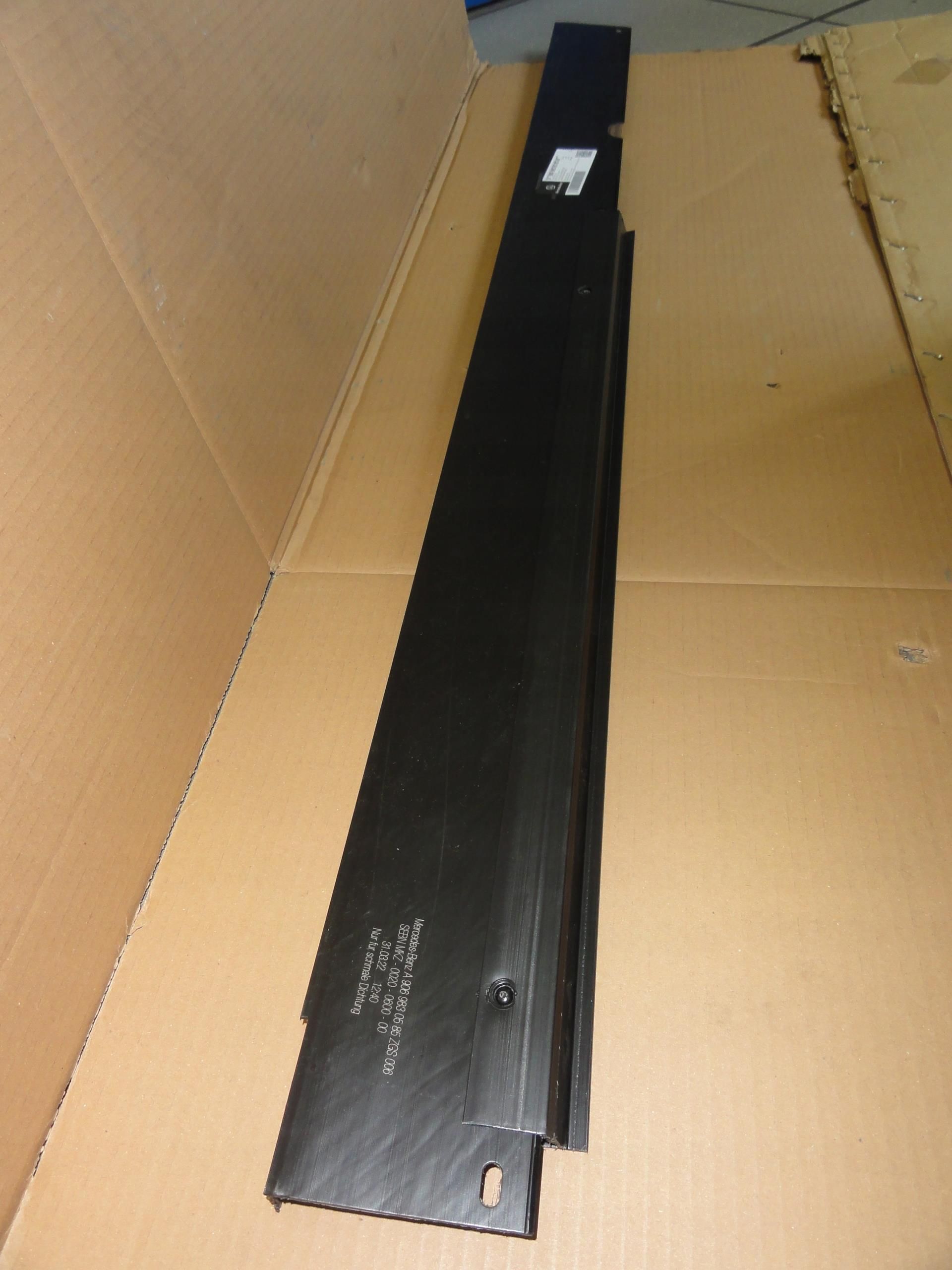 Mercedes Benz Oe Listwa Ślizg Sprinter A9069830585 Zgs006 A9069380585 ...