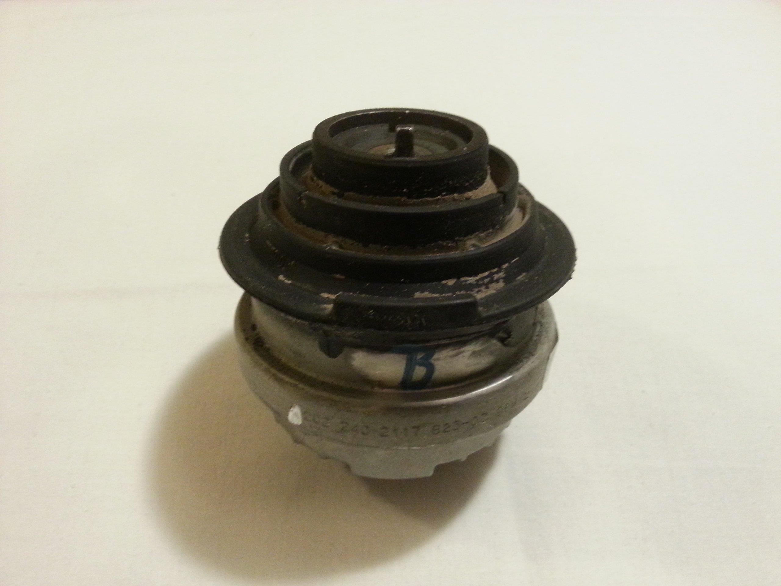 Zawieszenie silnika Lemforder Mercedes W210C202170 Poduszka Silnika ...