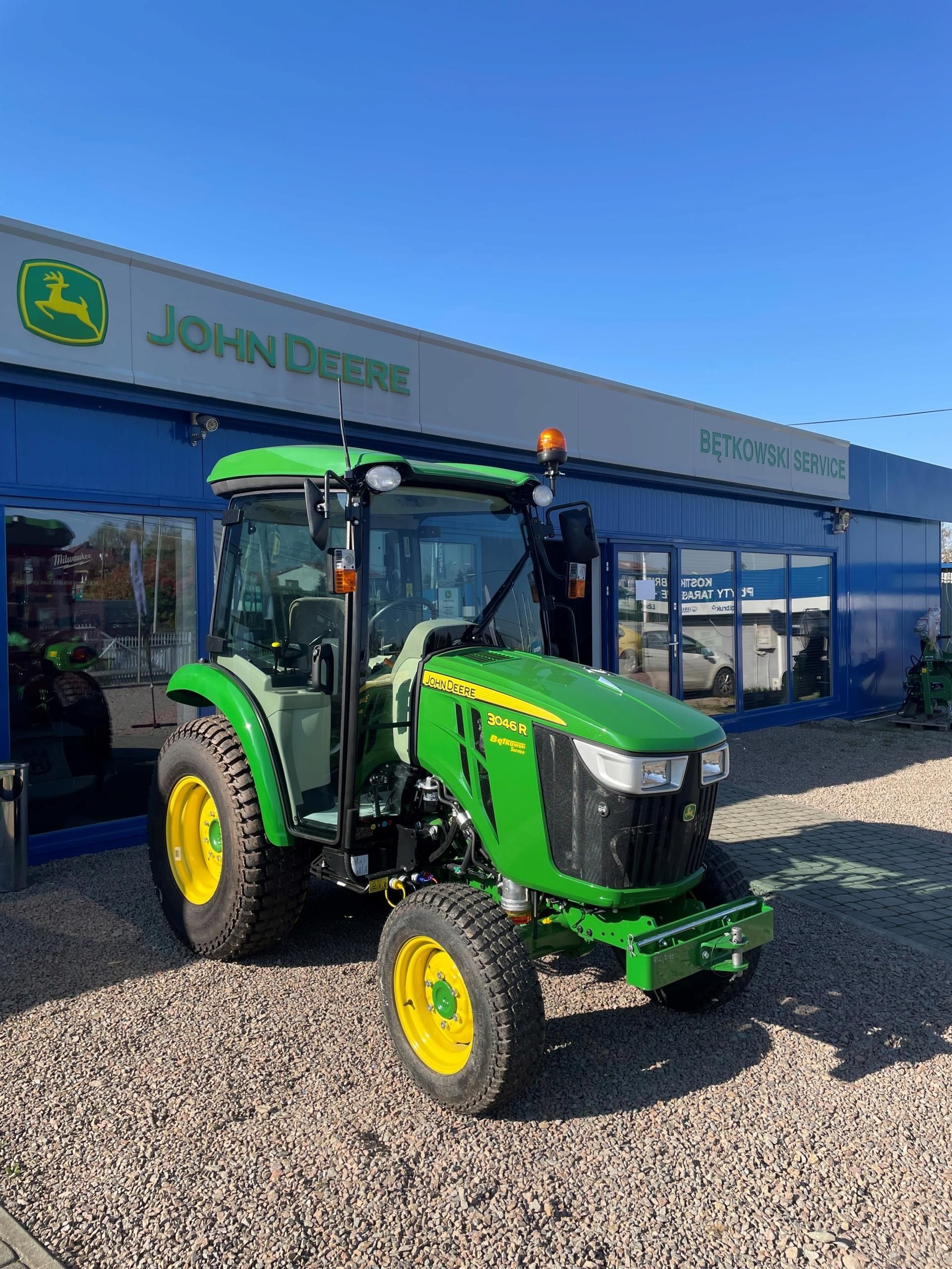 Traktor John Deere 3046R - Opinie i ceny na Ceneo.pl