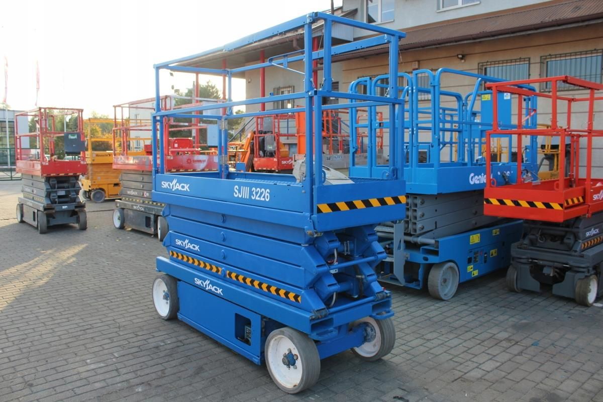 Podnośnik nożycowy 10m Skyjack 2630 Genie 2632 JLG - Opinie i ceny na ...
